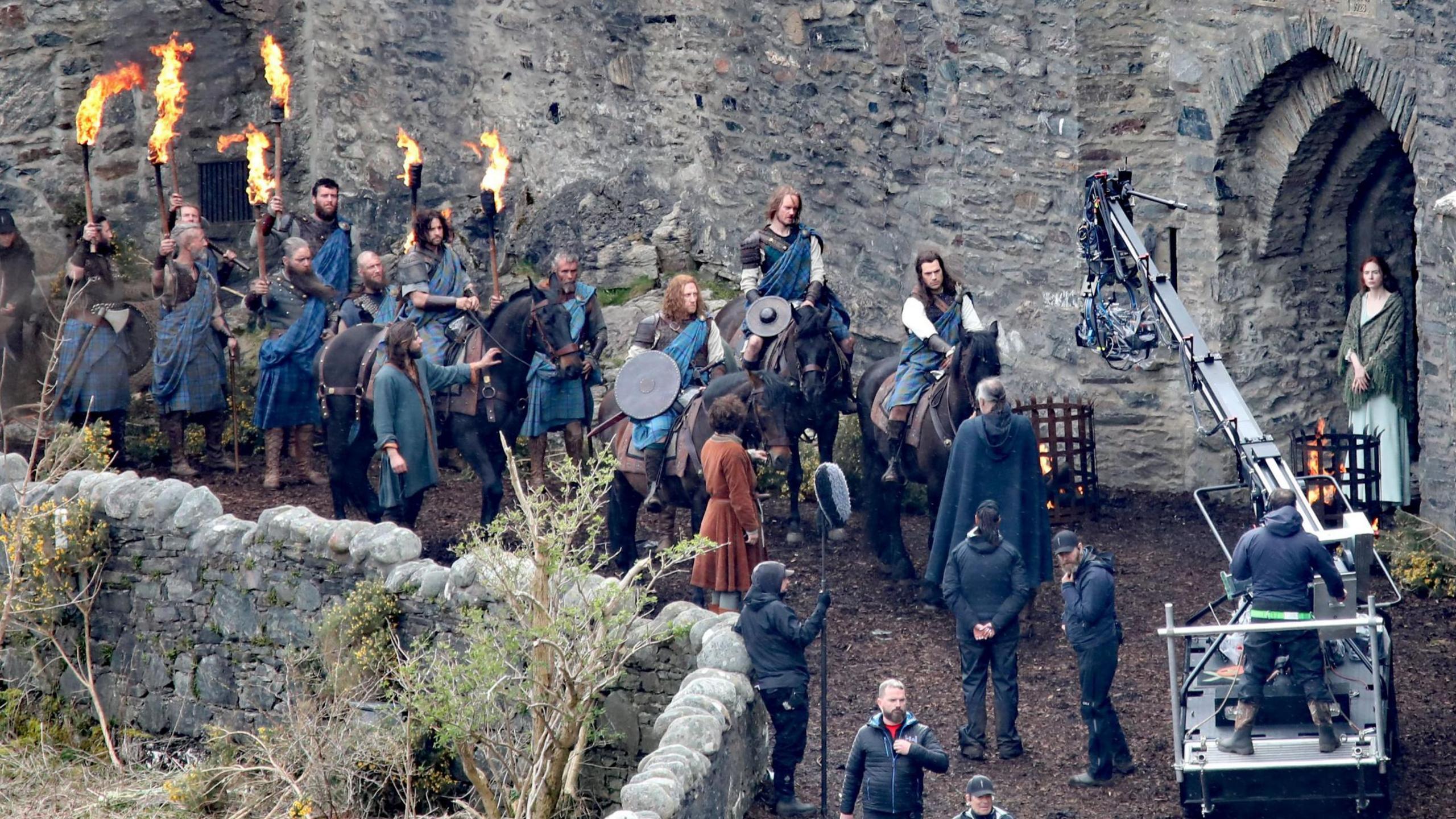 Highlander film stars bring Hollywood buzz to Scotland - BBC News