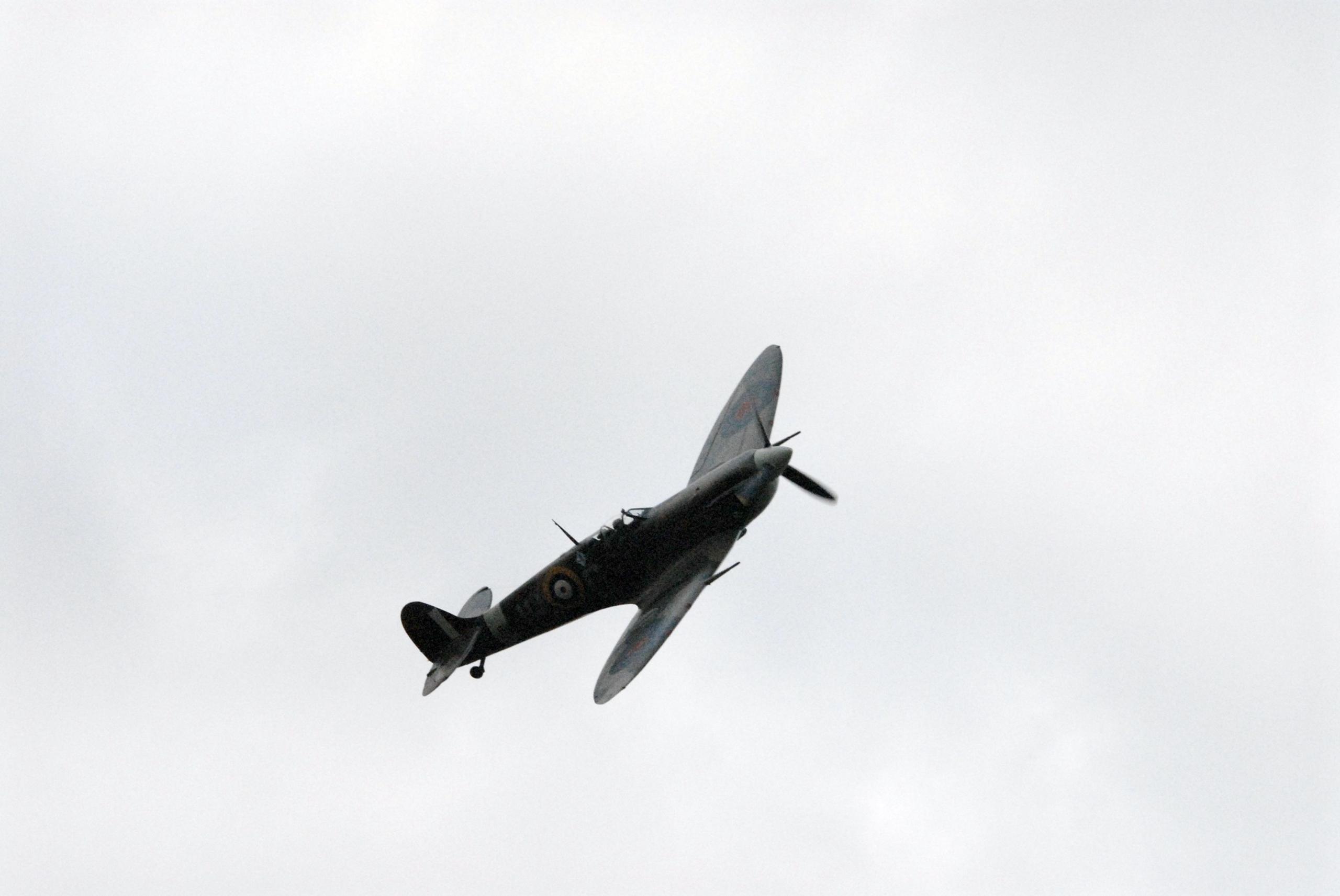 Spitfire memorial flight to soar over South West - BBC News