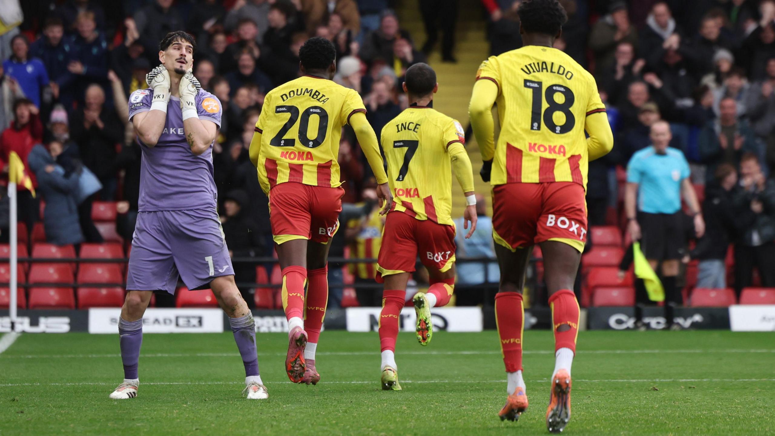 Watford 3-2 Norwich City: Tom Ince scores winner - BBC Sport
