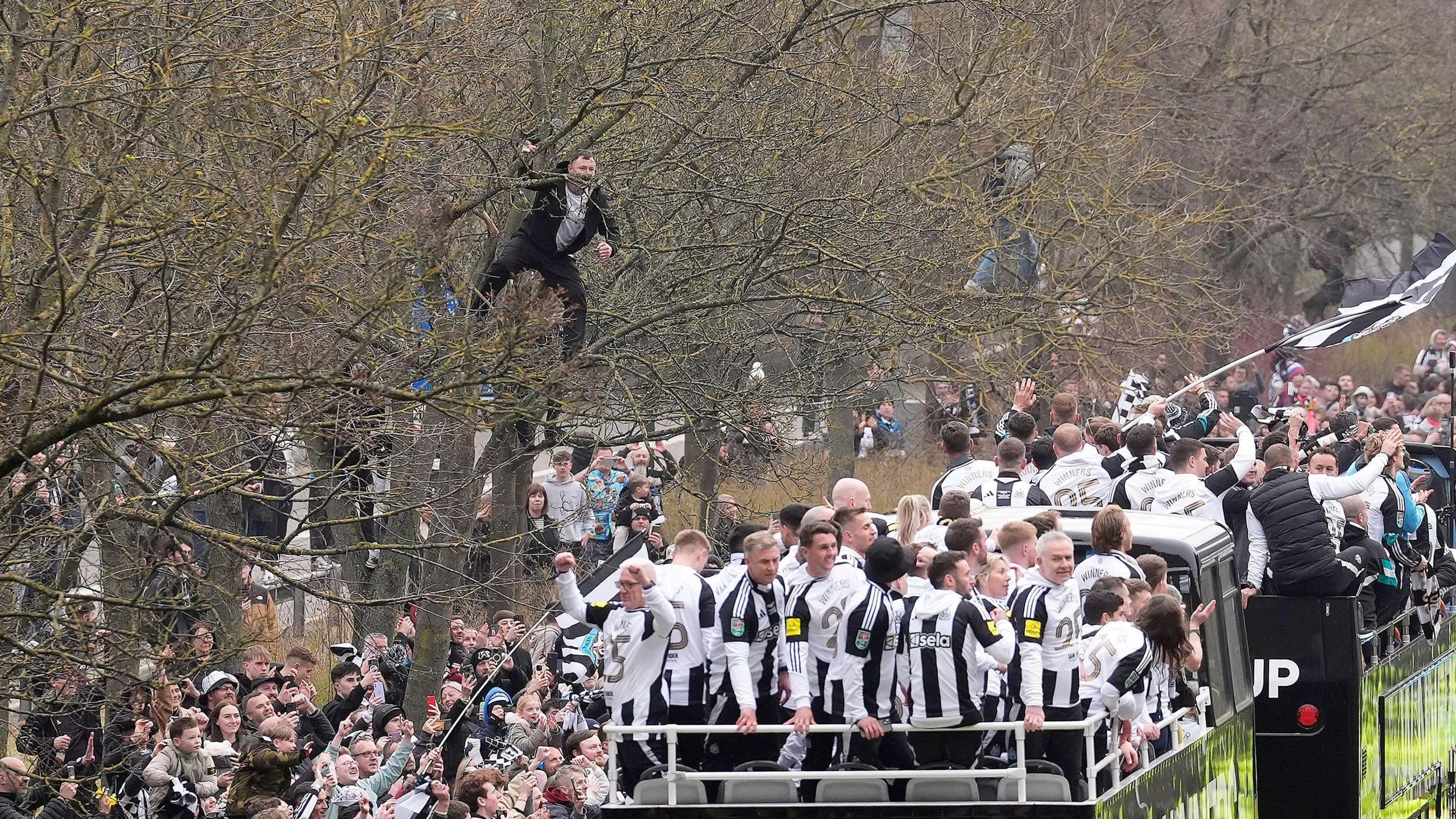 Newcastle news: Photos from their Carabao Cup parade - BBC Sport