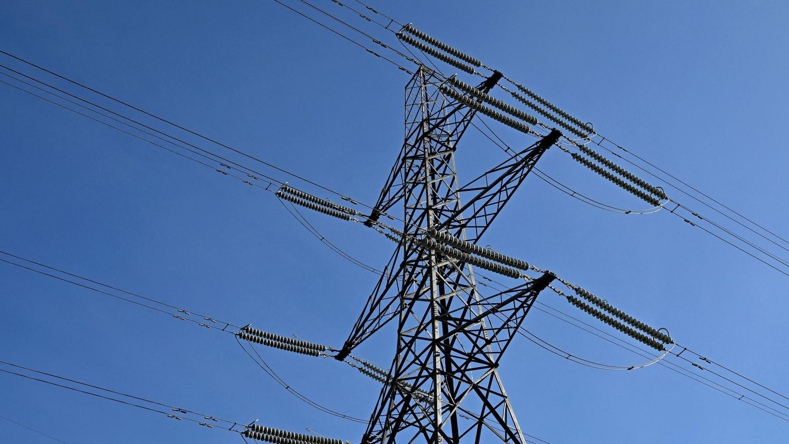 Moray Council votes to oppose new Beauly-Peterhead power line - BBC News