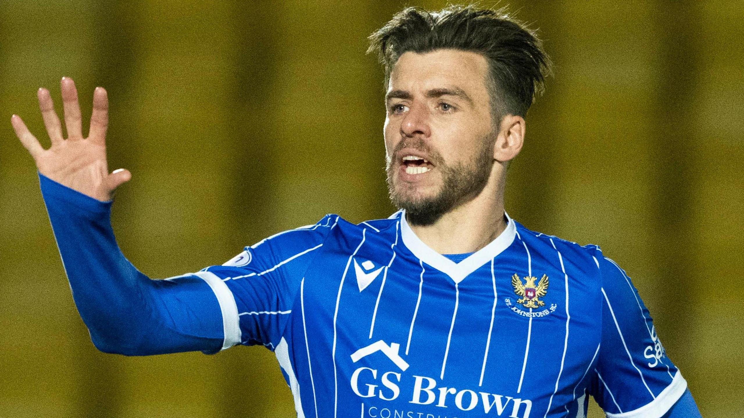 Graham Carey: St Johnstone midfielder signs new one-year deal - BBC Sport