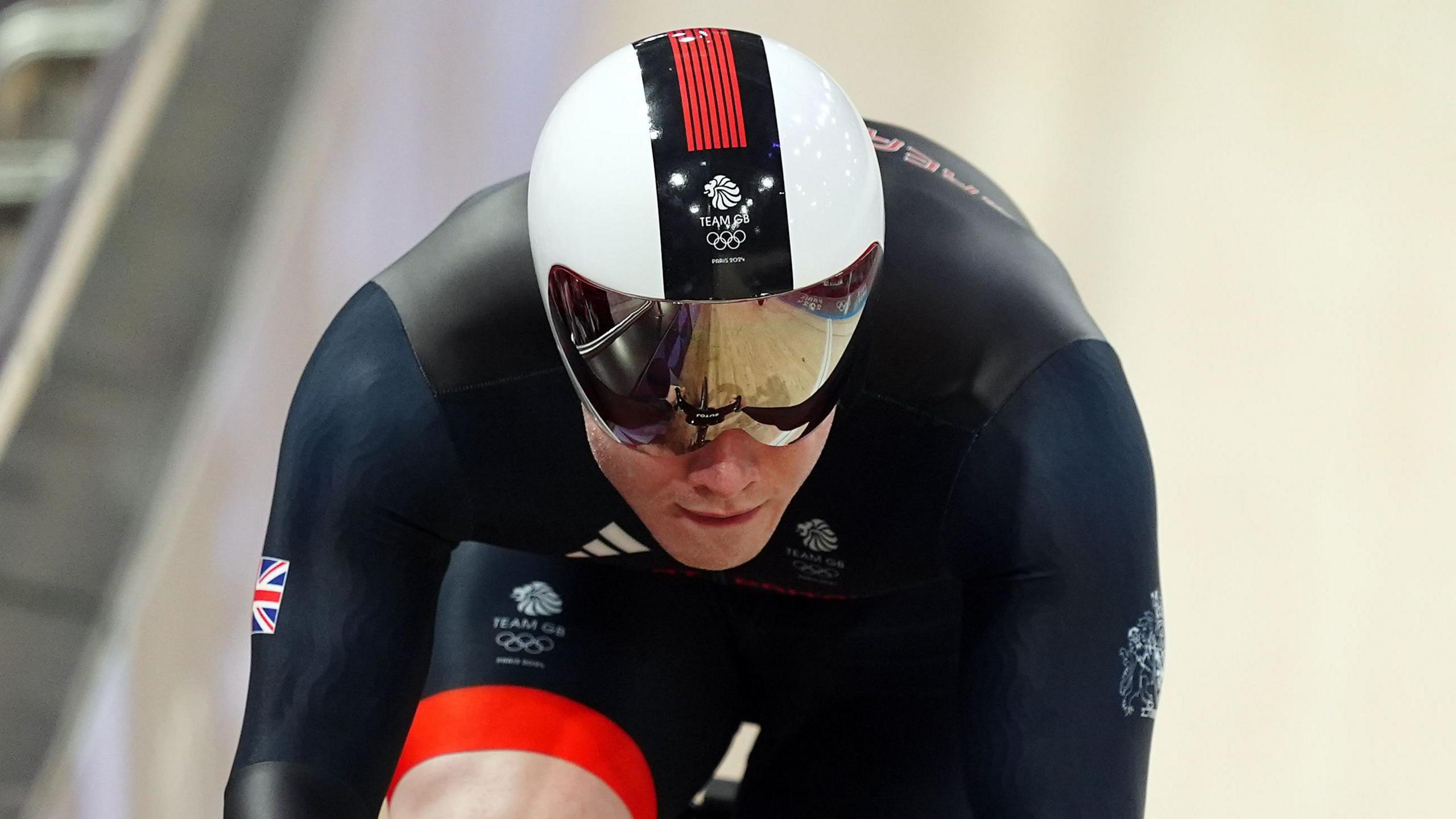 Paris 2024 Olympics: Jack Carlin continues double medal quest - BBC Sport