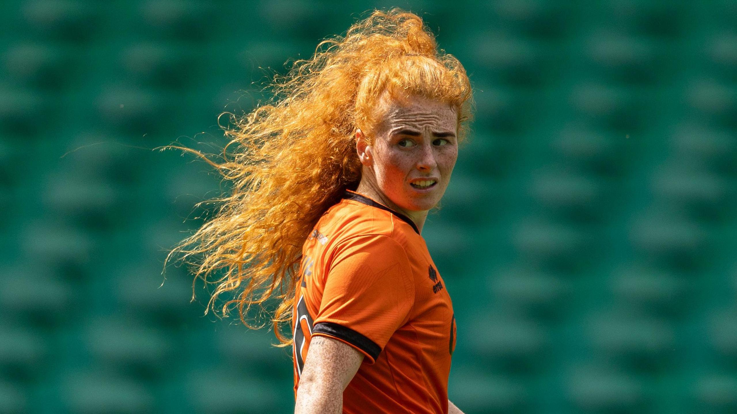 Midfielder Ellie May Cowie joins Aberdeen from Dundee United - BBC Sport