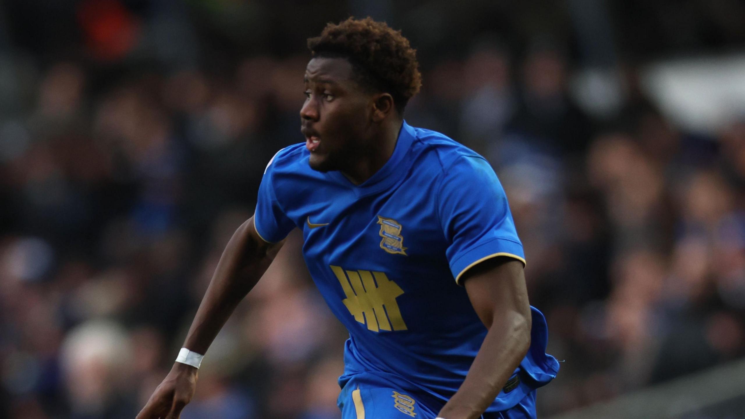 Ibrahim Osman: Birmingham City defender catches the eye on debut - BBC ...