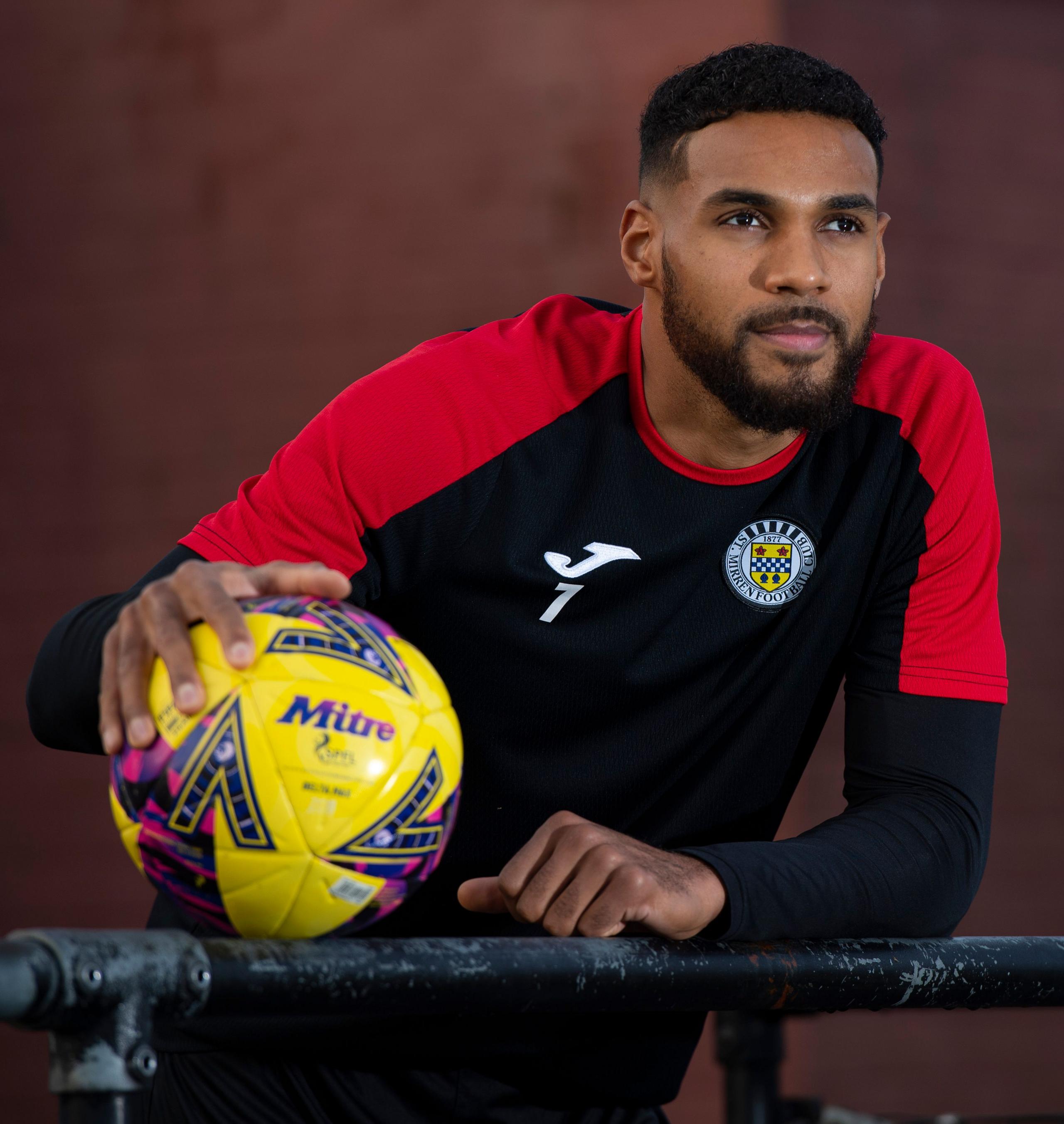 Ayunga commits to Saints until 2025 - BBC Sport