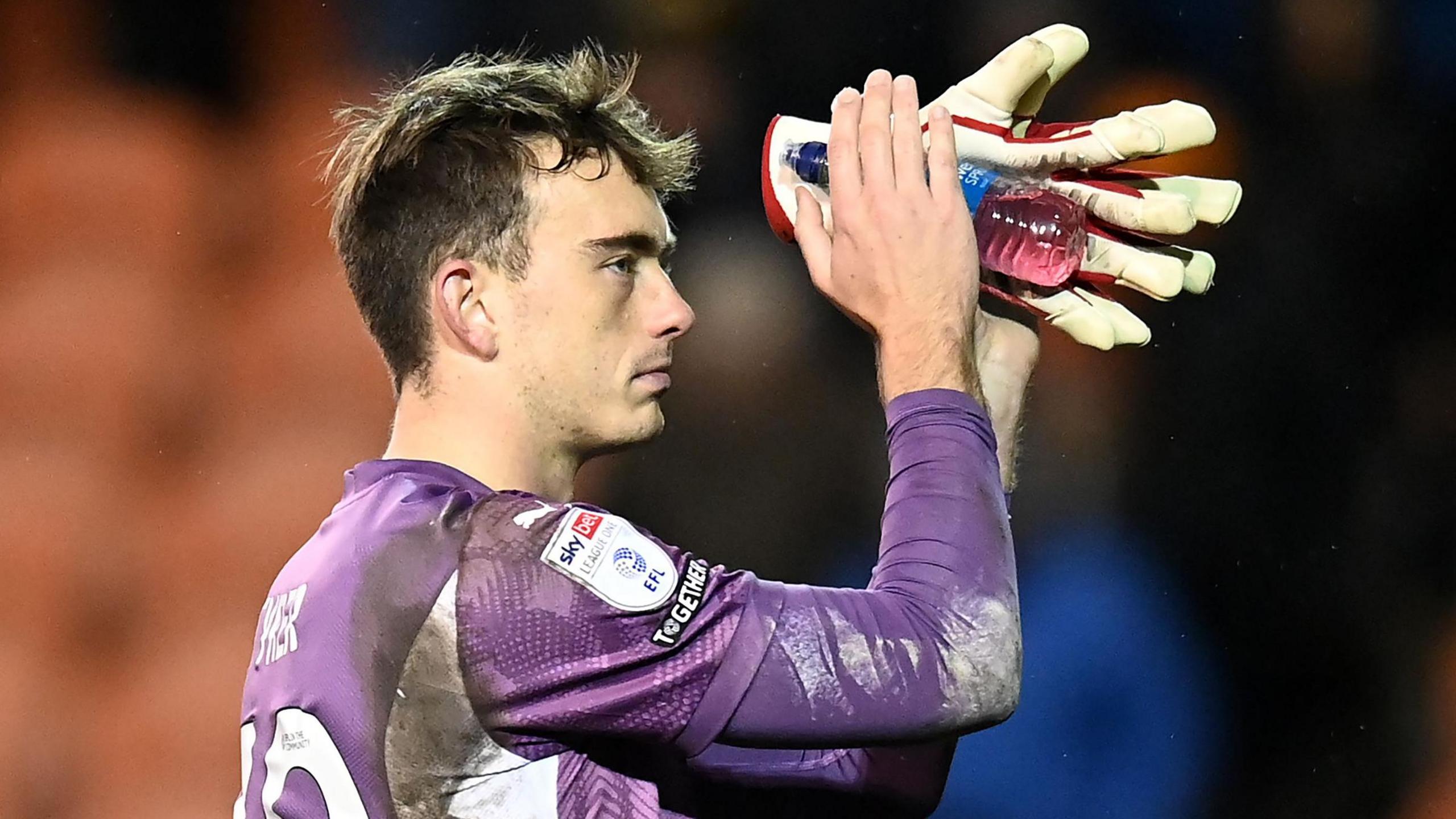 Harry Tyrer: Cardiff to sign Everton keeper once embargo lifted - BBC Sport