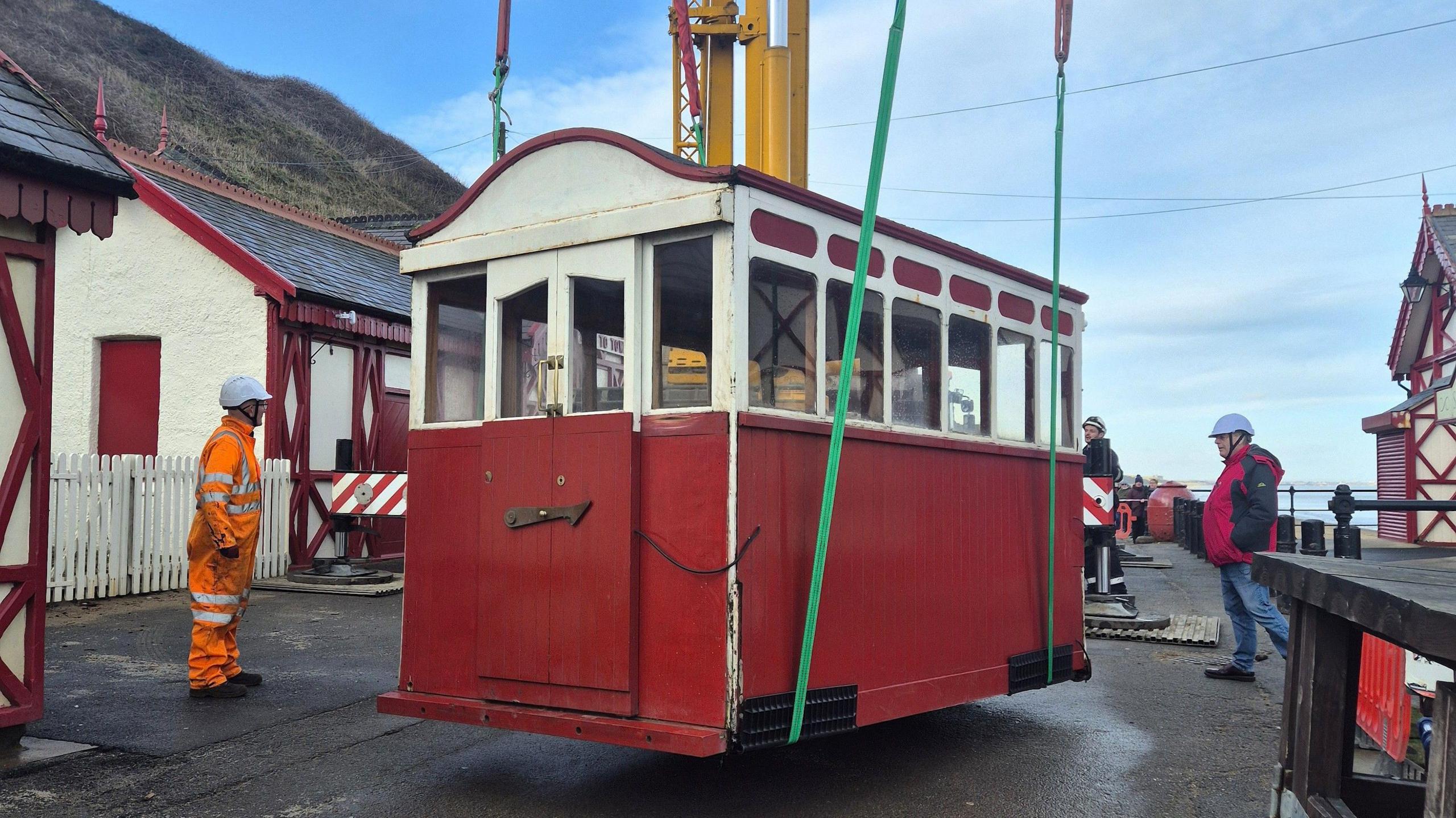 Saltburn Cliff Tramway carriages removed ahead of upgrades - BBC News
