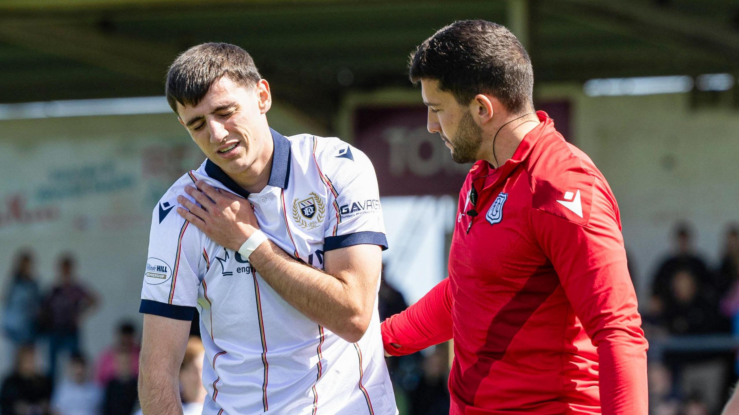 Reilly injures shoulder in pre-season win over Arbroath - BBC Sport