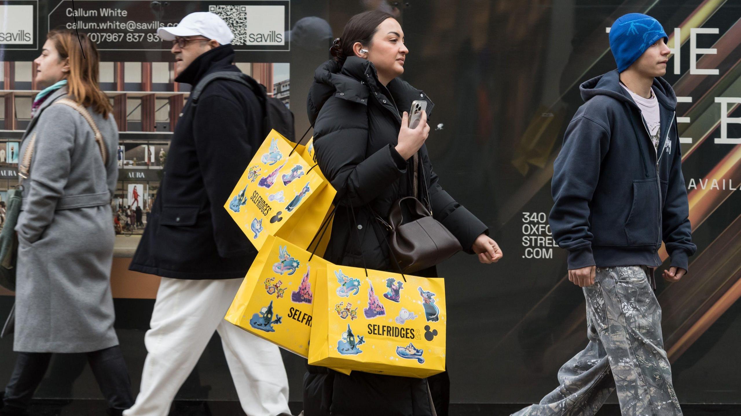 Boxing Day sales fall flat once again - BBC News