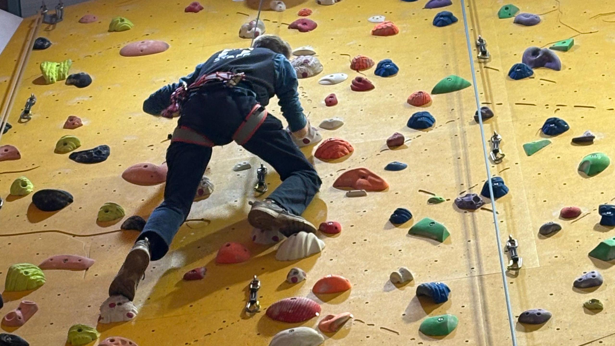 Indoor climbing becoming 'mainstream' sport, says Shrewsbury gym - BBC News