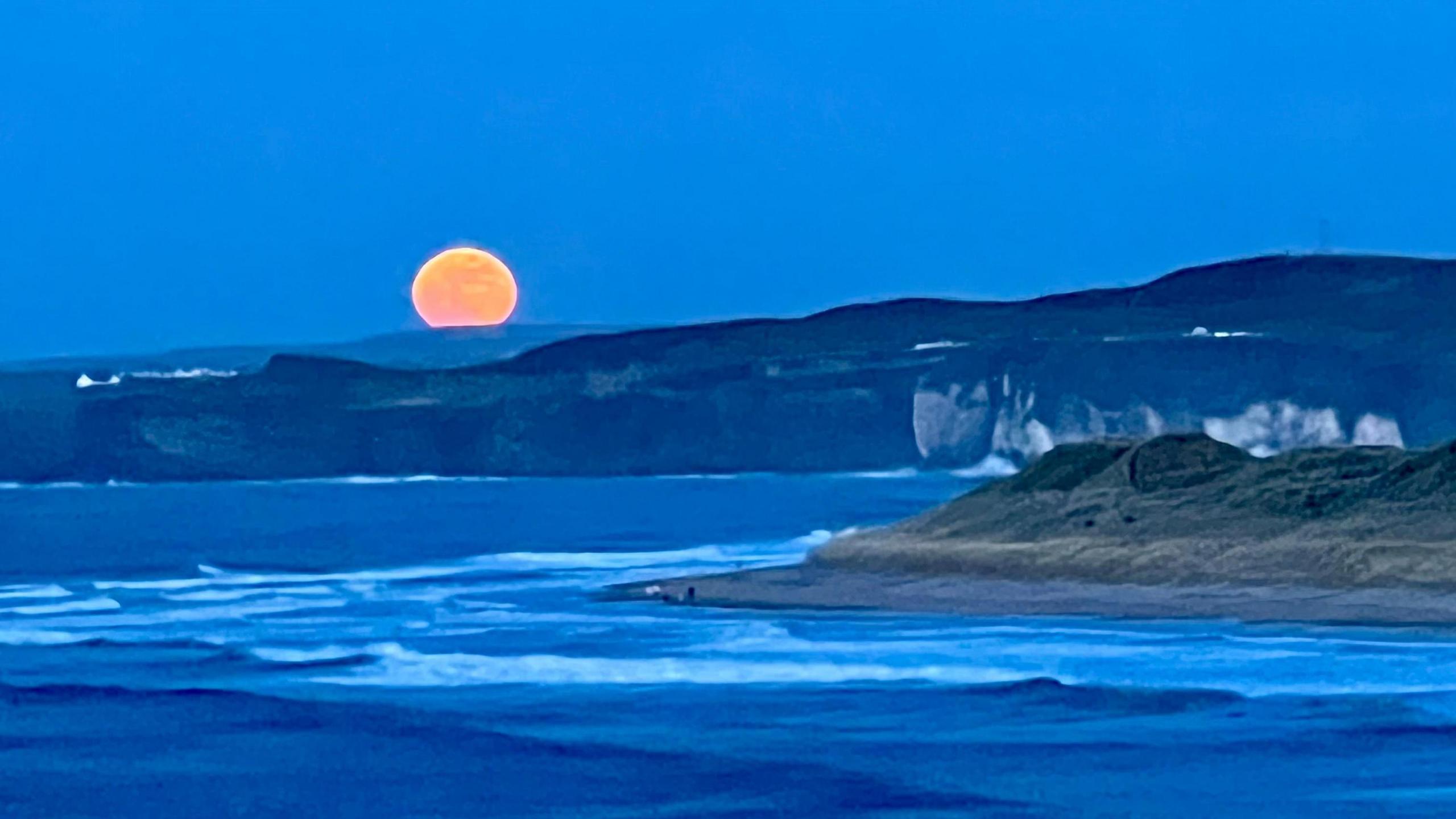 Worm Moon captured over Northern Ireland - BBC News
