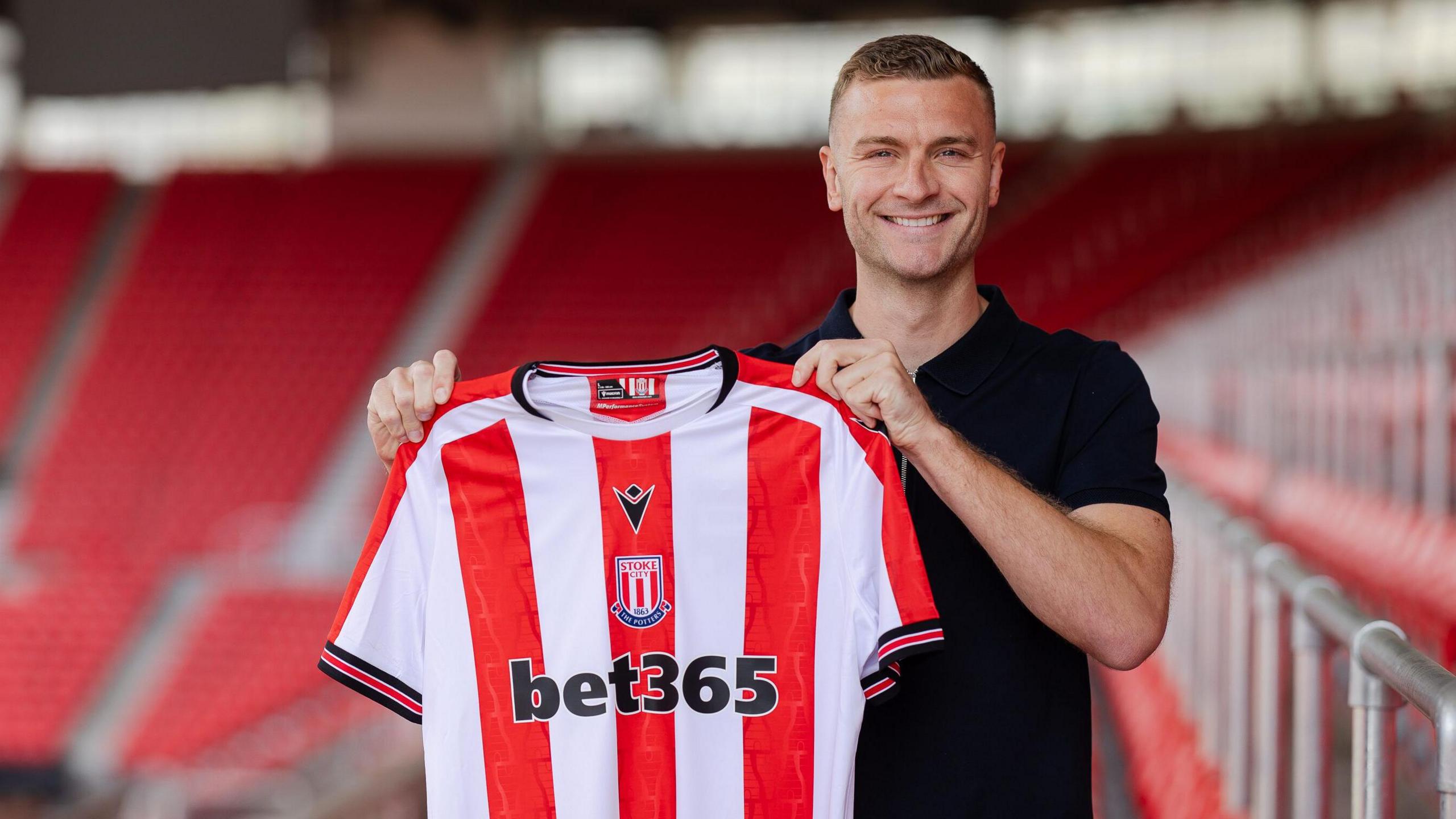 Stoke City: Ben Gibson signs for Potters - BBC Sport