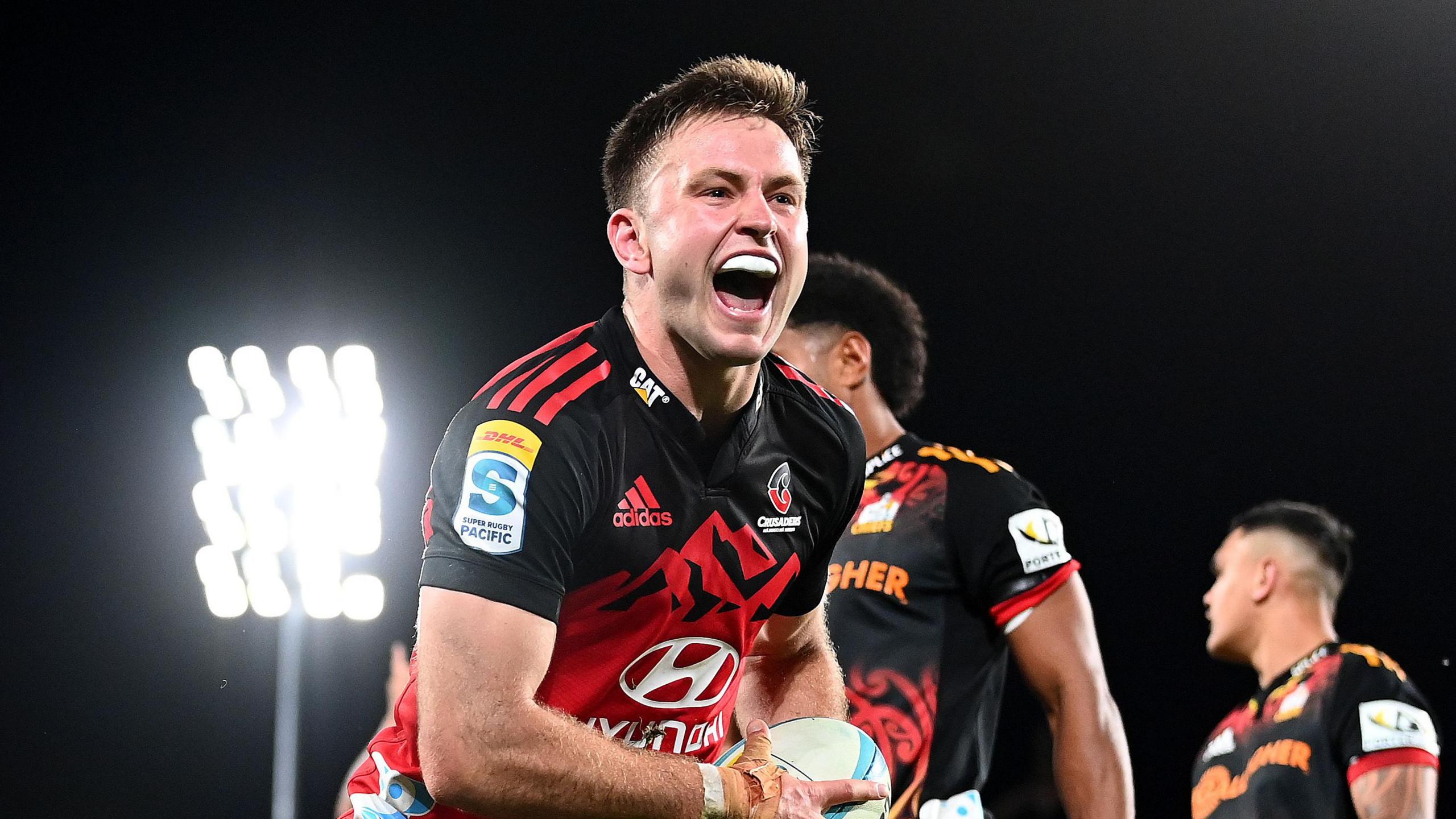 Scottish and English-qualified Burke signs for Saracens - BBC Sport