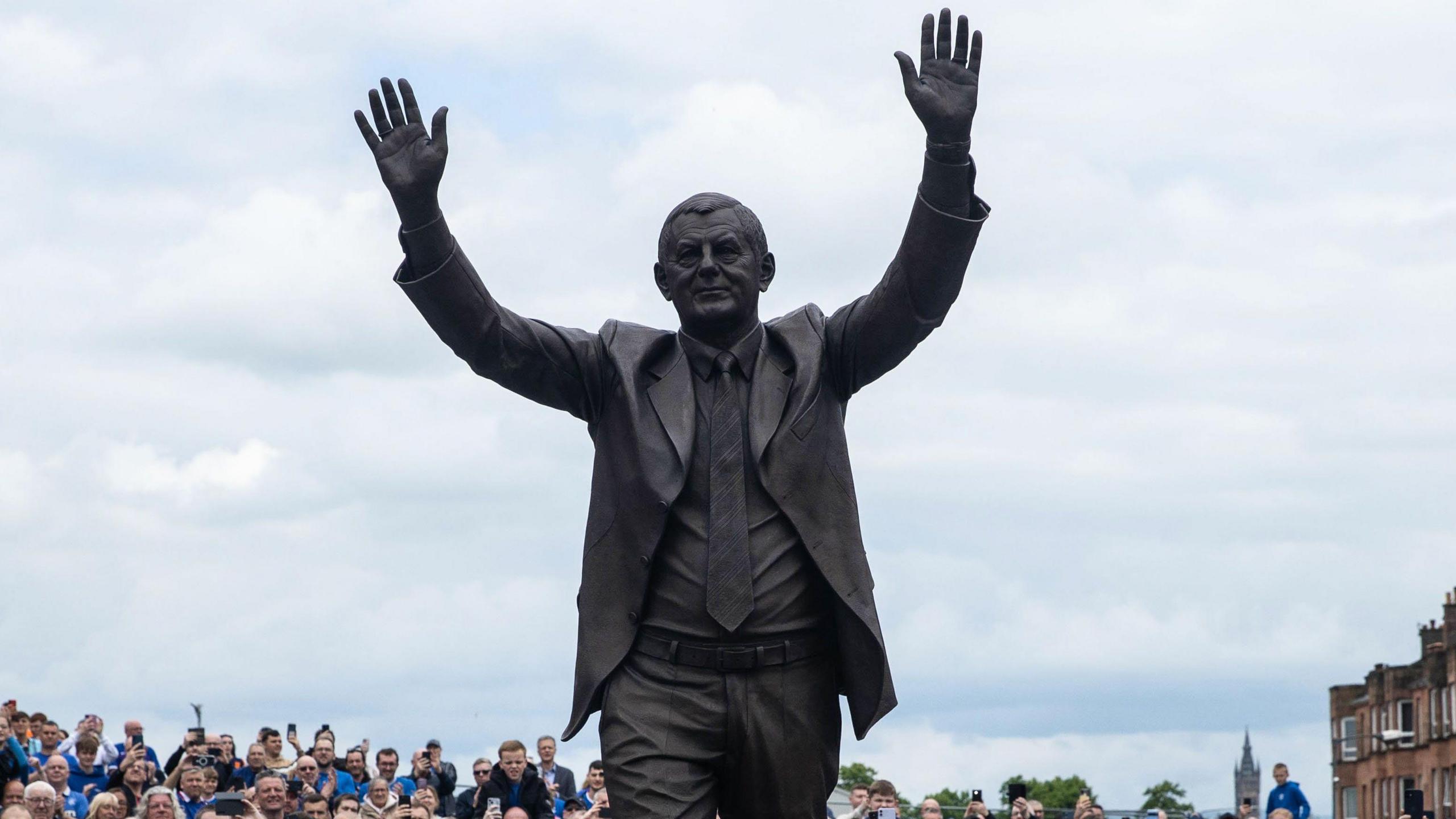 Walter Smith statue unveiled at Ibrox - BBC Sport