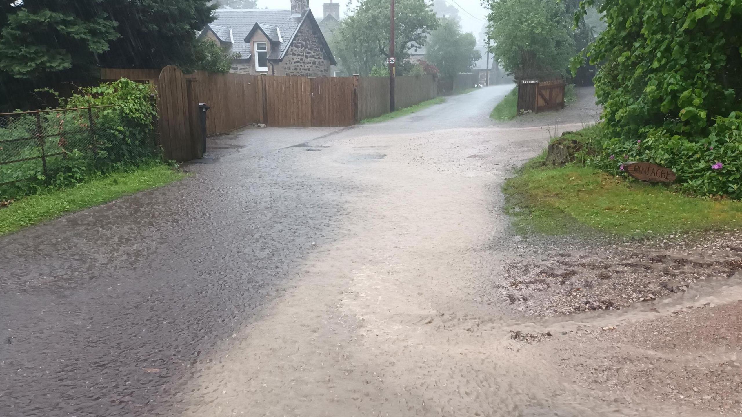 Thunderstorms warning for north-east Scotland - BBC News