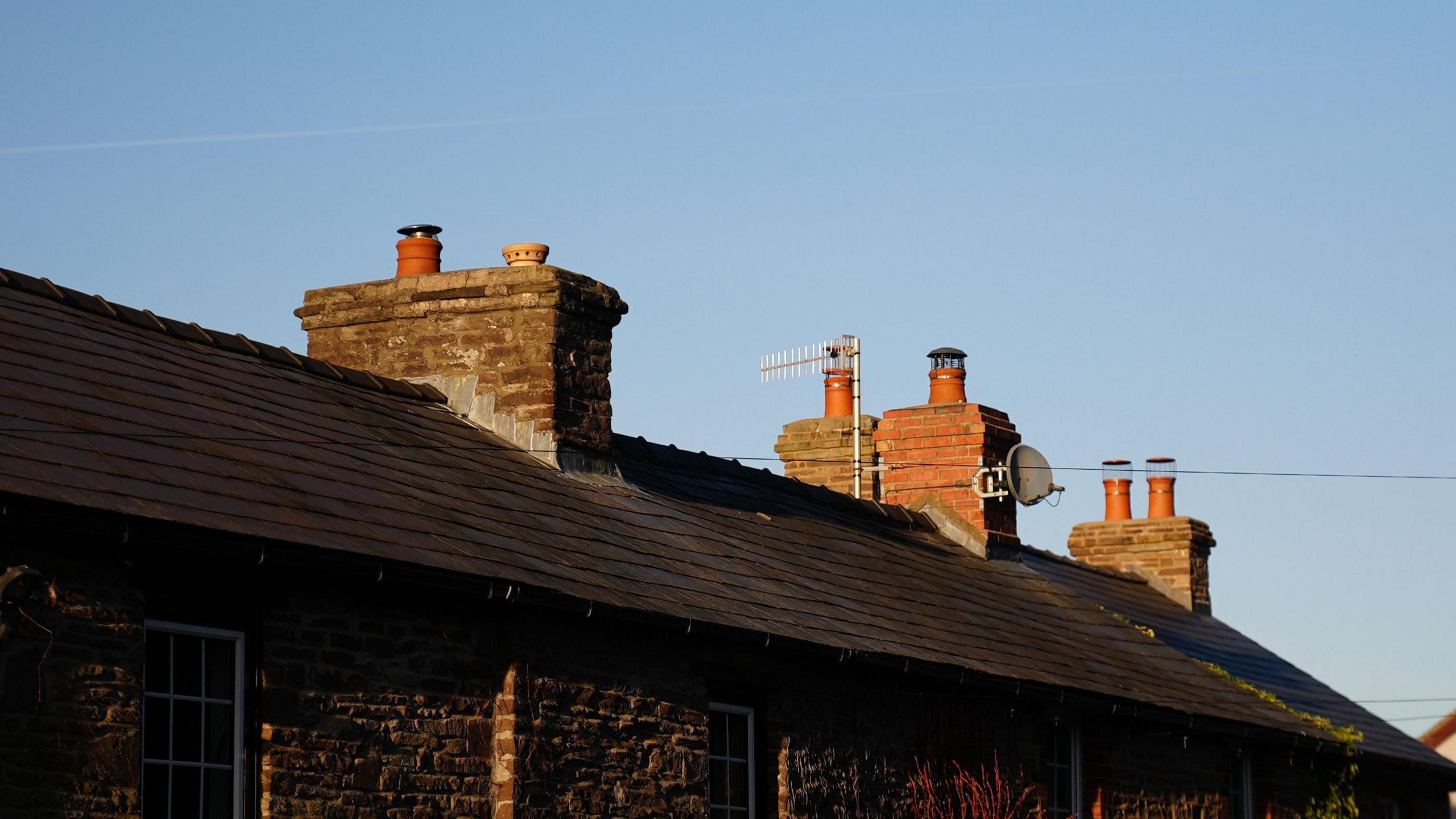 Woman dies in A4119 crash in Rhondda Cynon Taf - BBC News