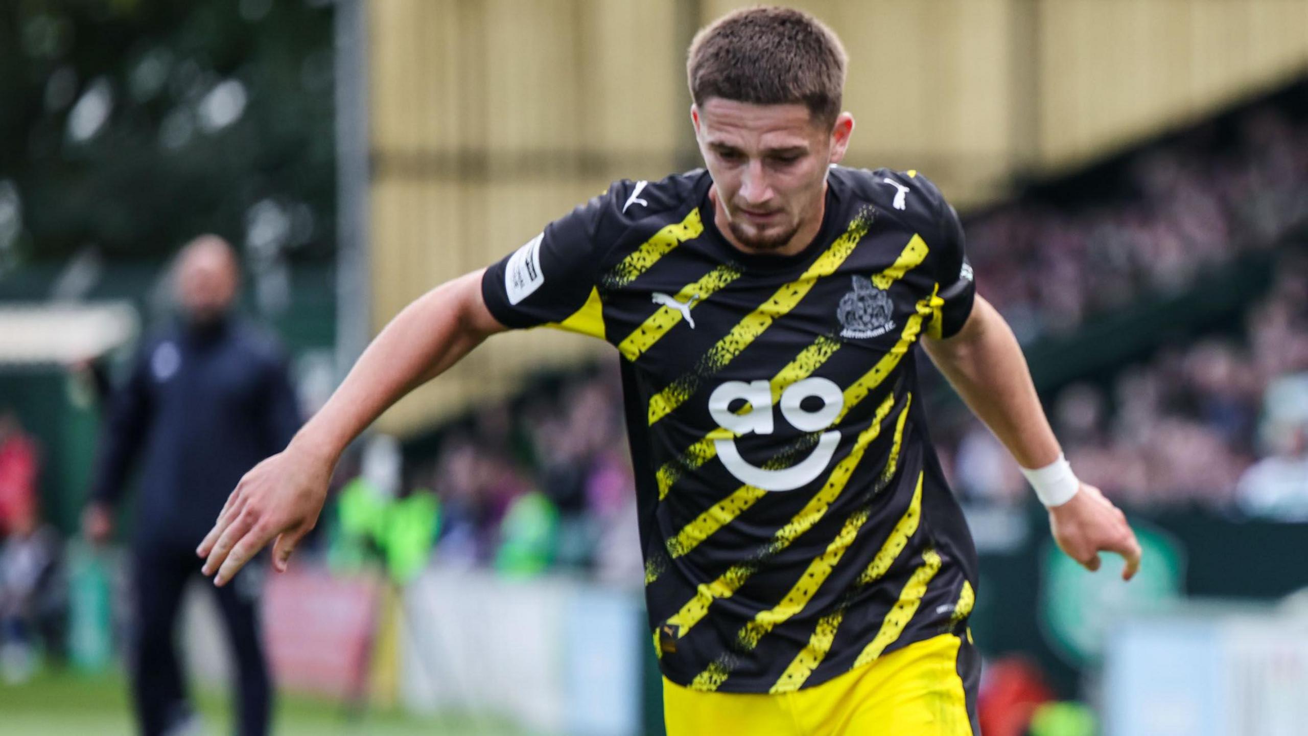 Gateshead bring in Altrincham midfielder Keaton Ward - BBC Sport