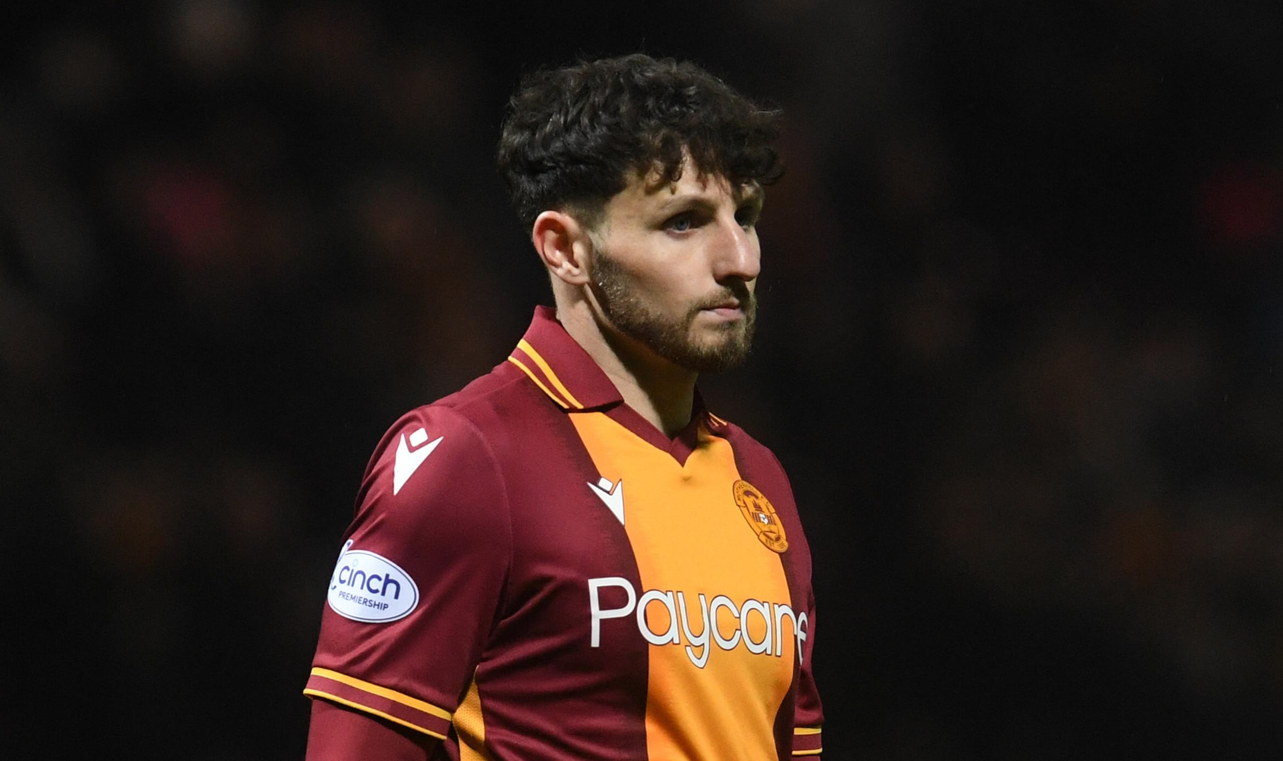 Matt Penney joins Charlton rather than return to Motherwell - BBC Sport