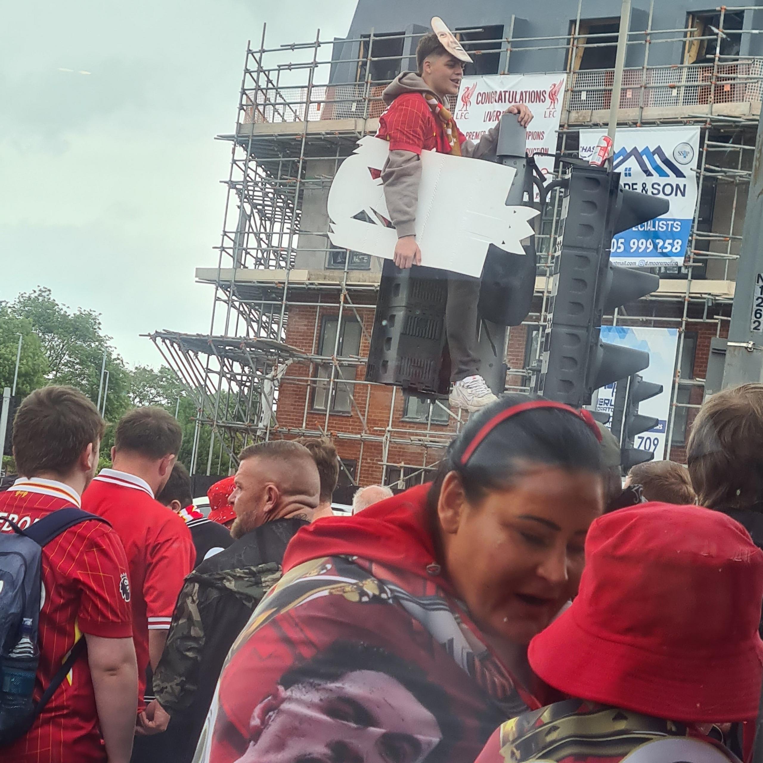 Liverpool news: Trophy parade moments - BBC Sport