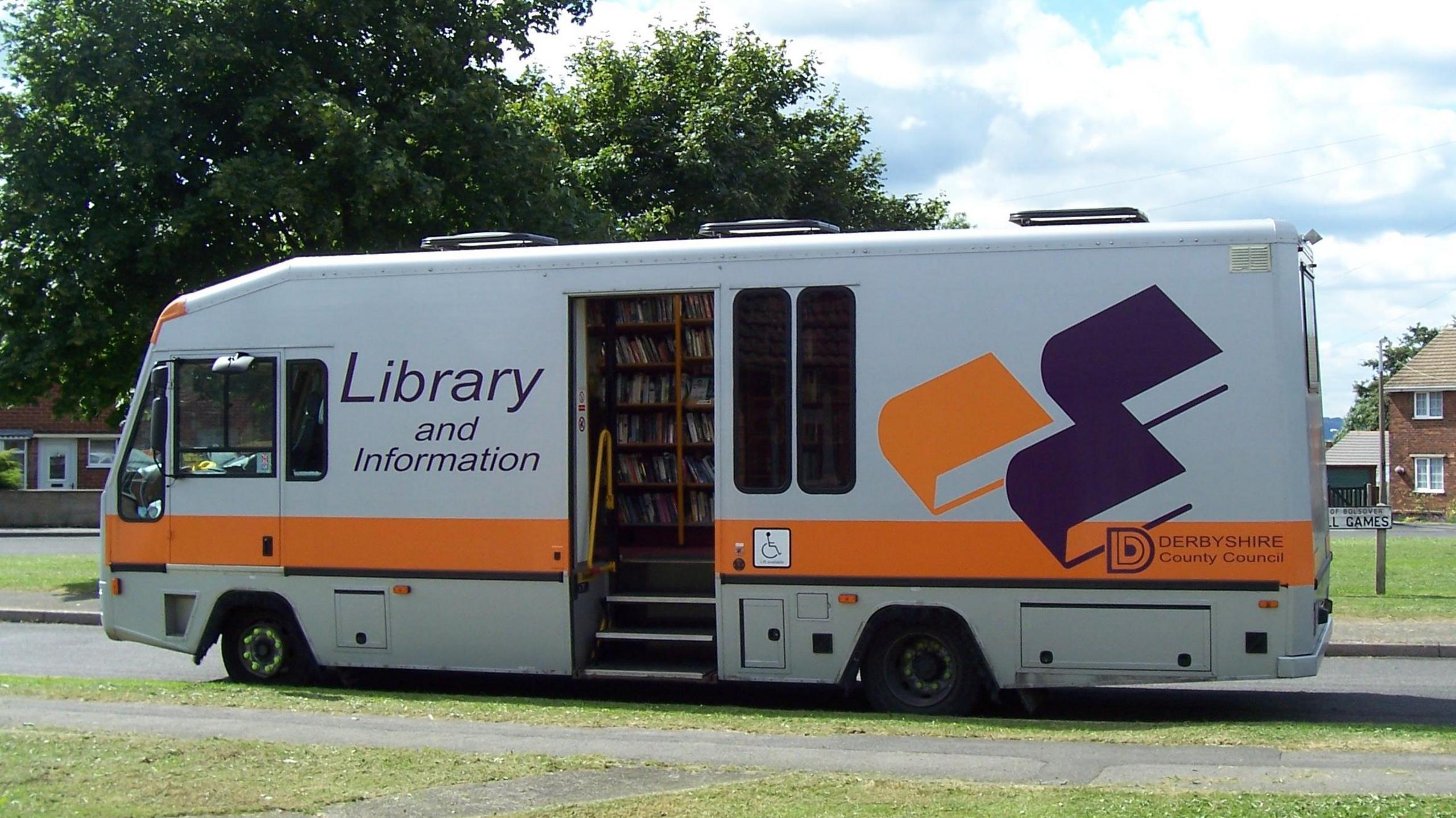Derbyshire mobile library service to return with new vehicles - BBC News