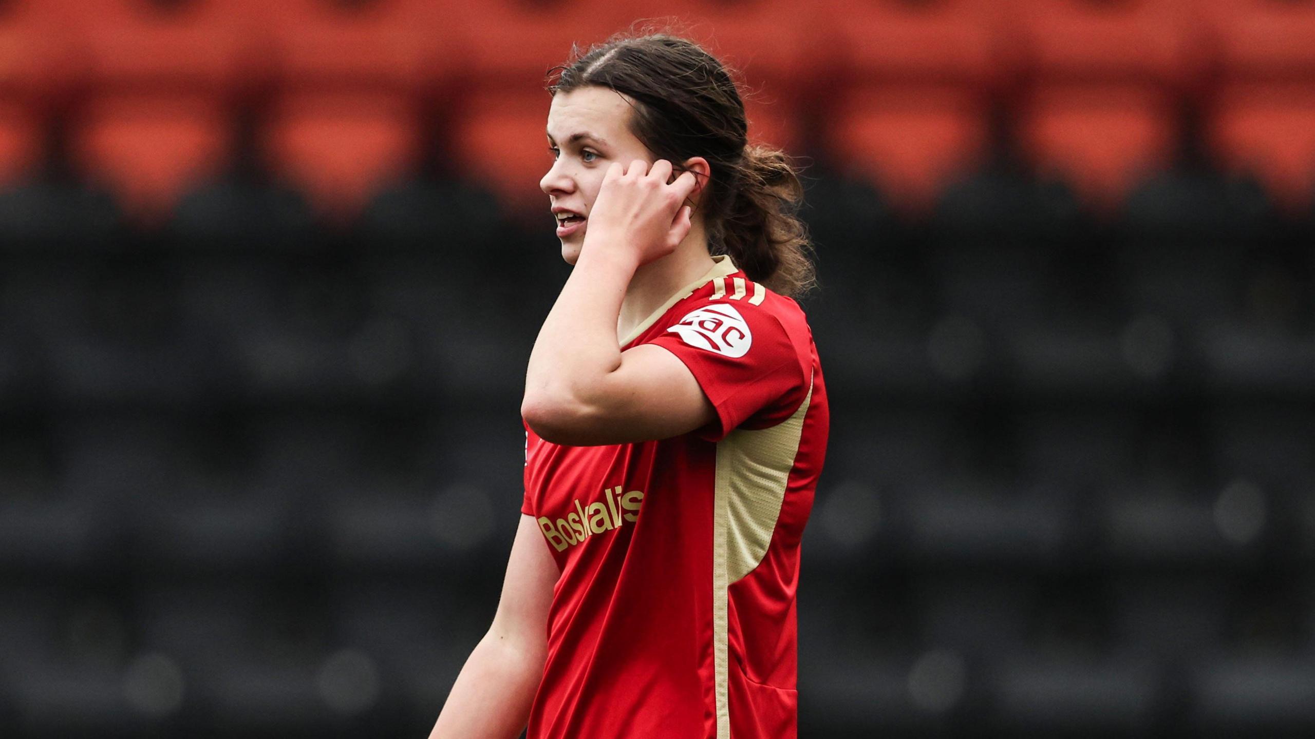 Broadrick signing adds 'serious competition' to Hearts backline - BBC Sport