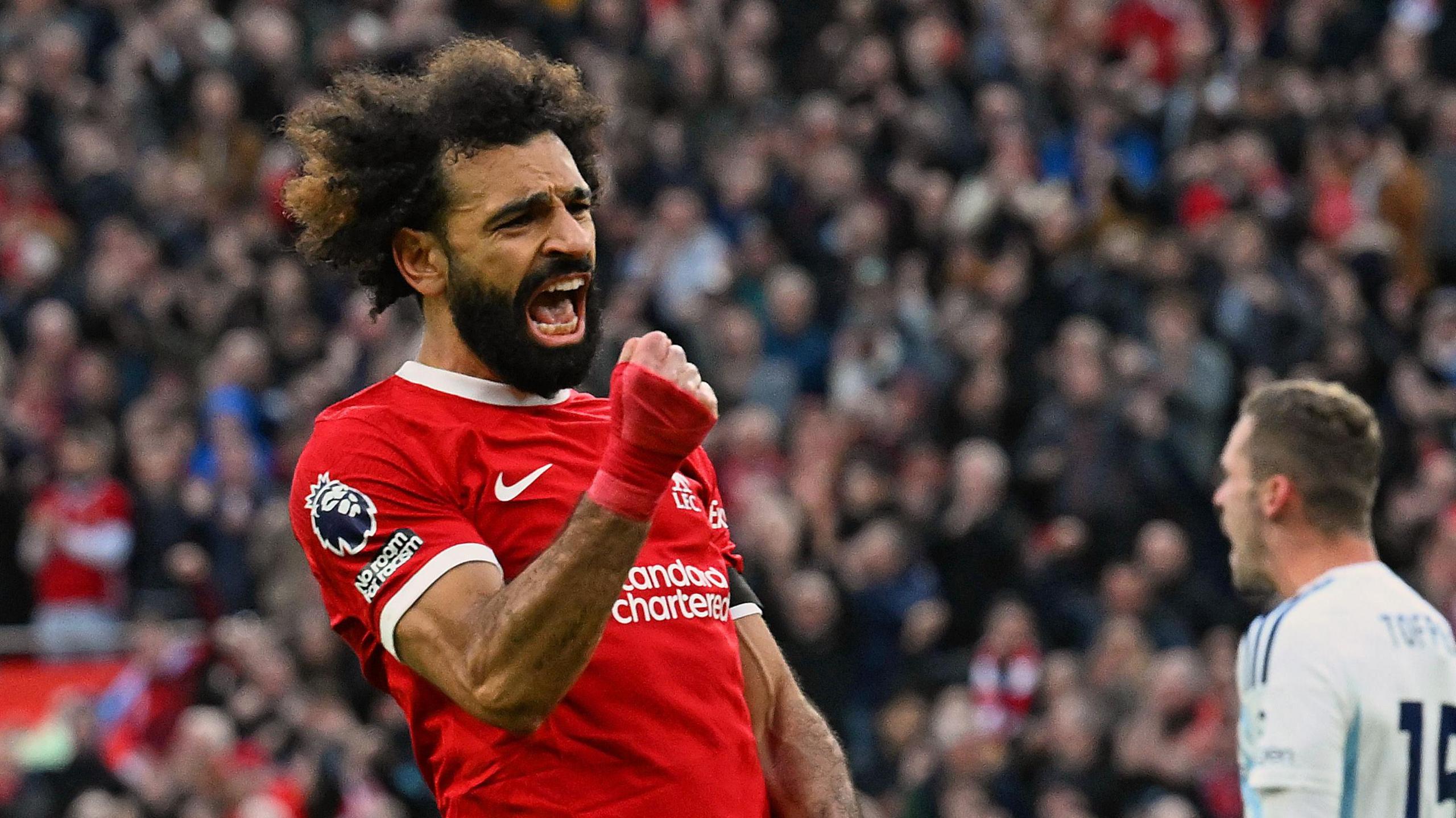 Liverpool: Mohamed Salah wins Player of the Month award - BBC Sport