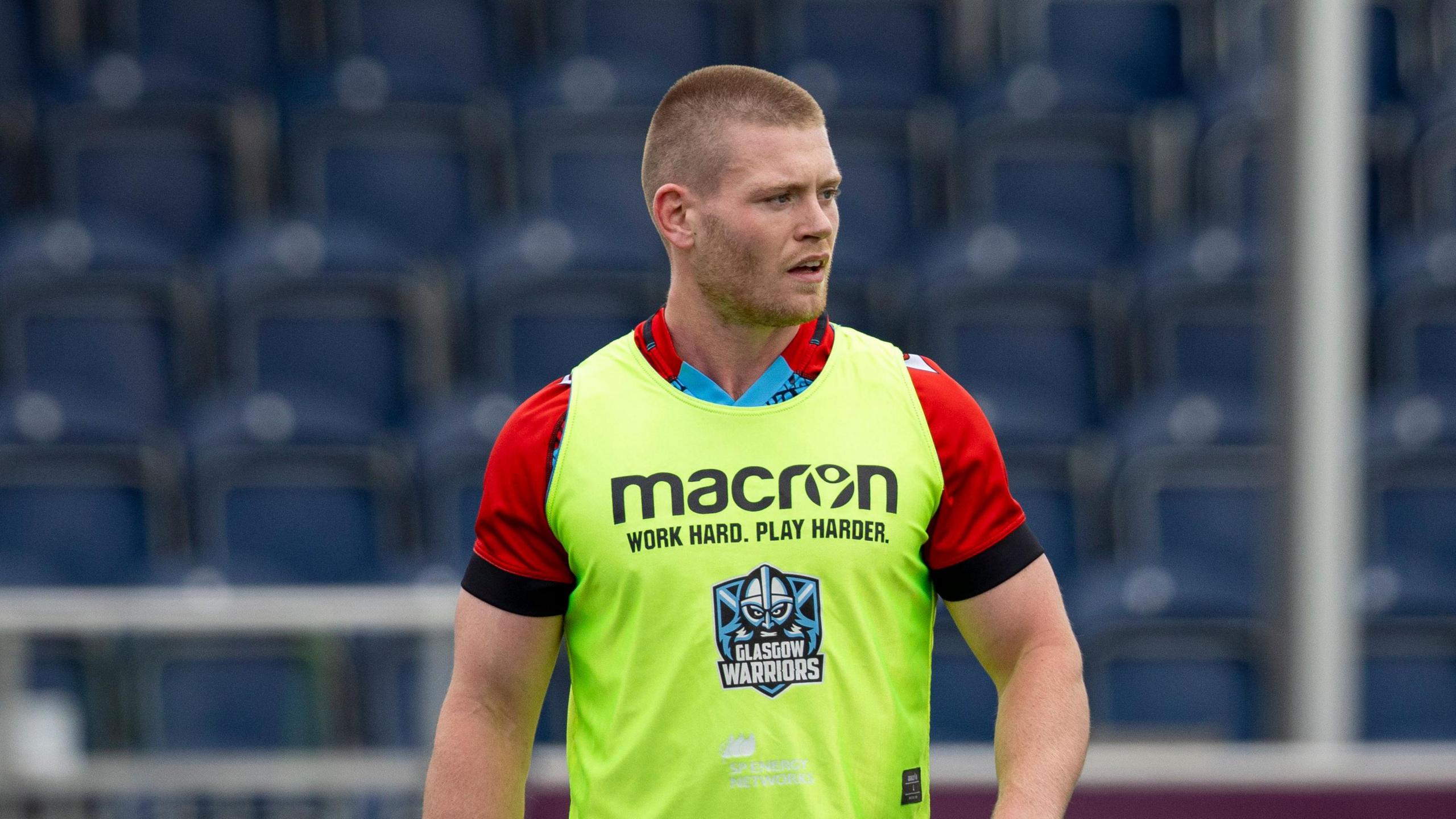 Glasgow's Mann breaks leg in training - BBC Sport