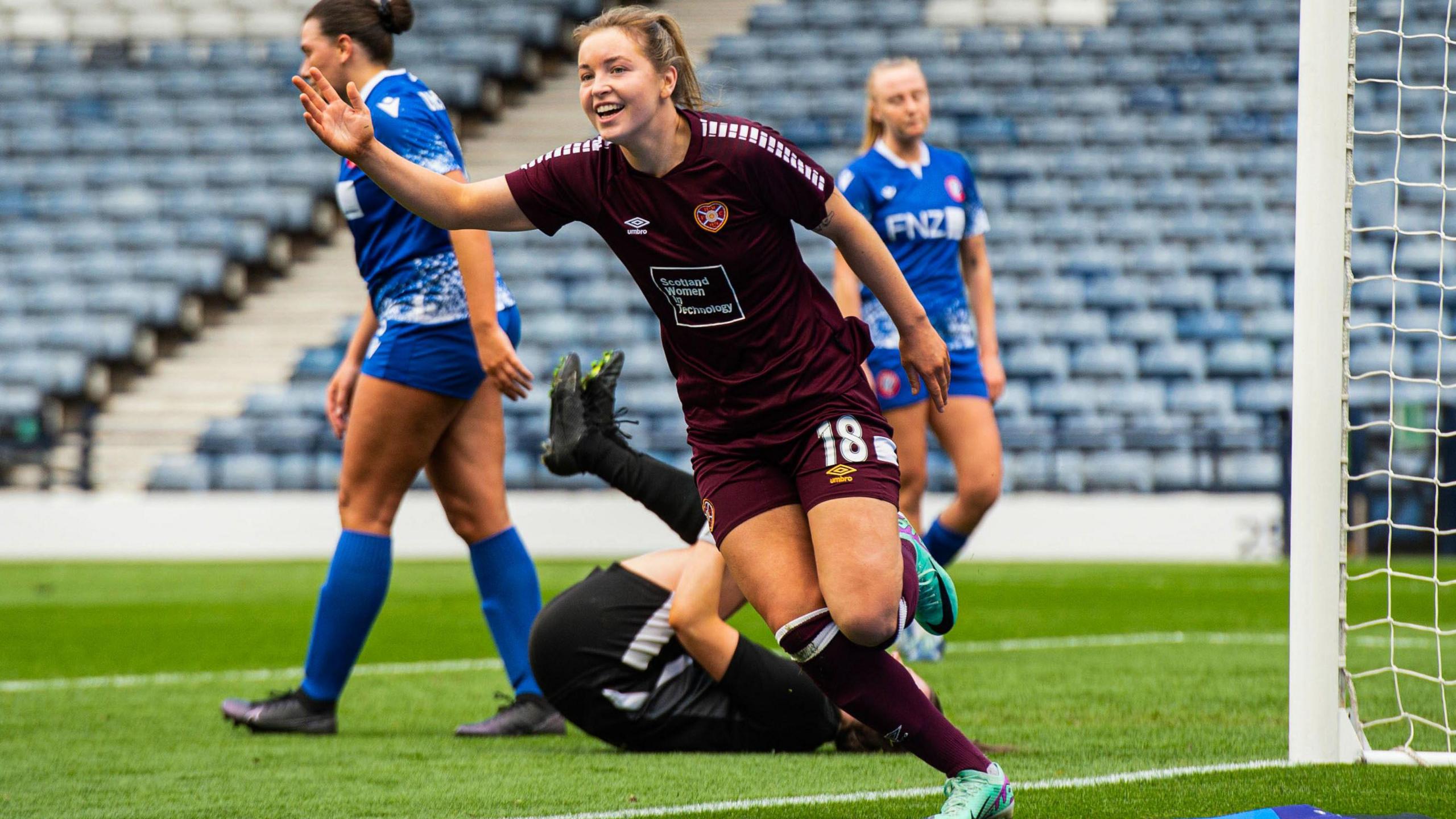 Striker Mooney leaves Hearts - BBC Sport