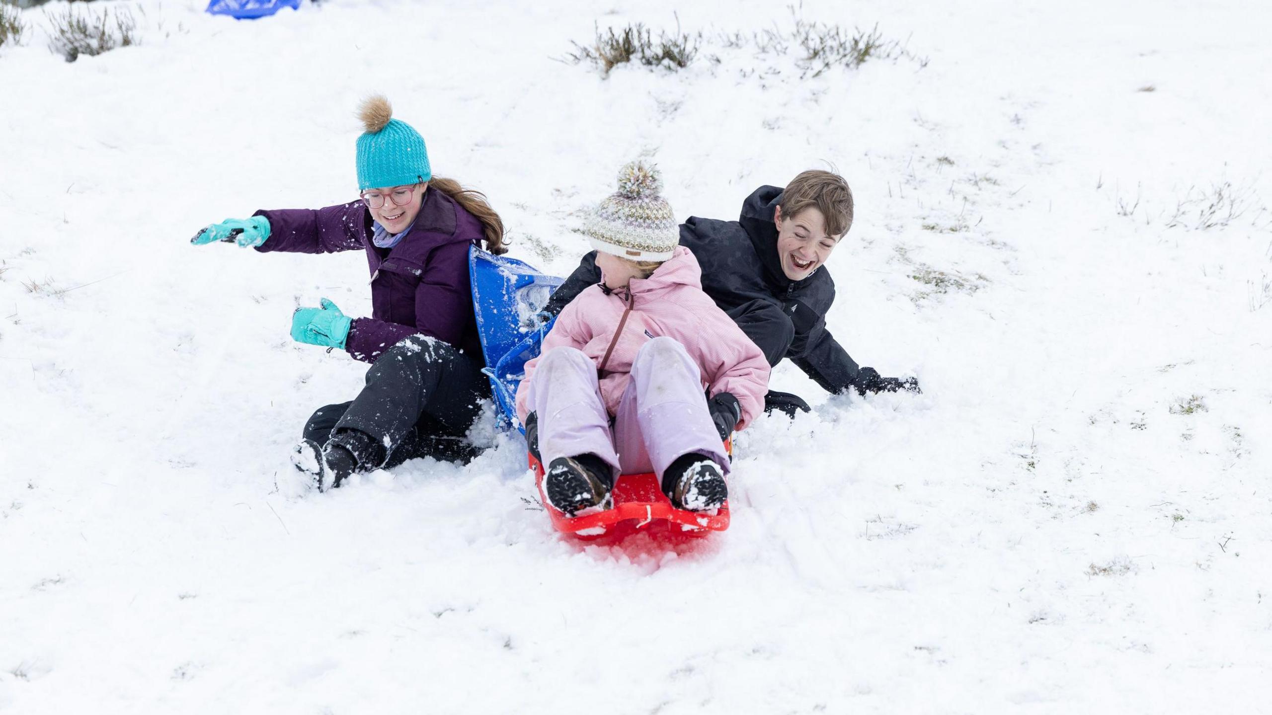 Schools shut in parts of UK due to snow - BBC Newsround