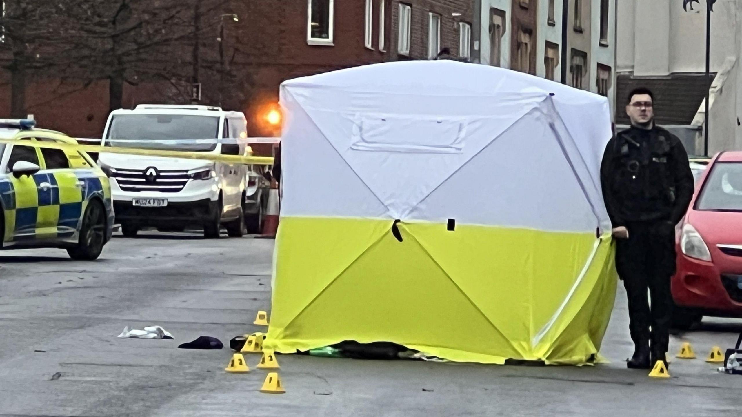 Cyclist dies after crash on North Street in Bedminster - BBC News