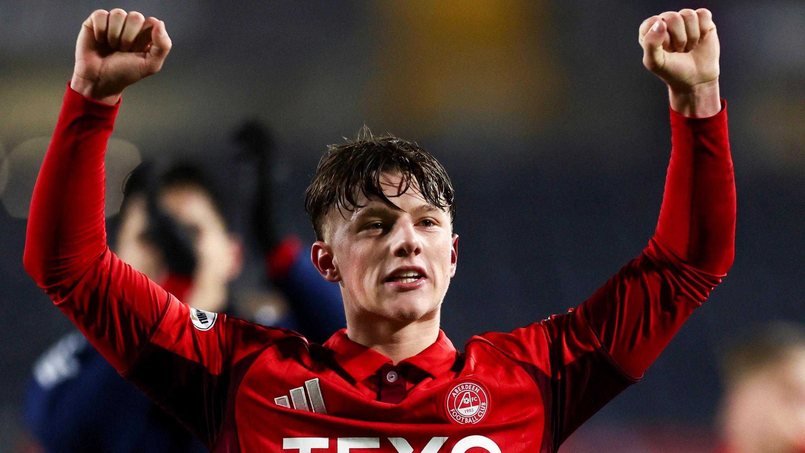 Dylan Lobban: Aberdeen midfielder earns first Scotland U21 call - BBC Sport