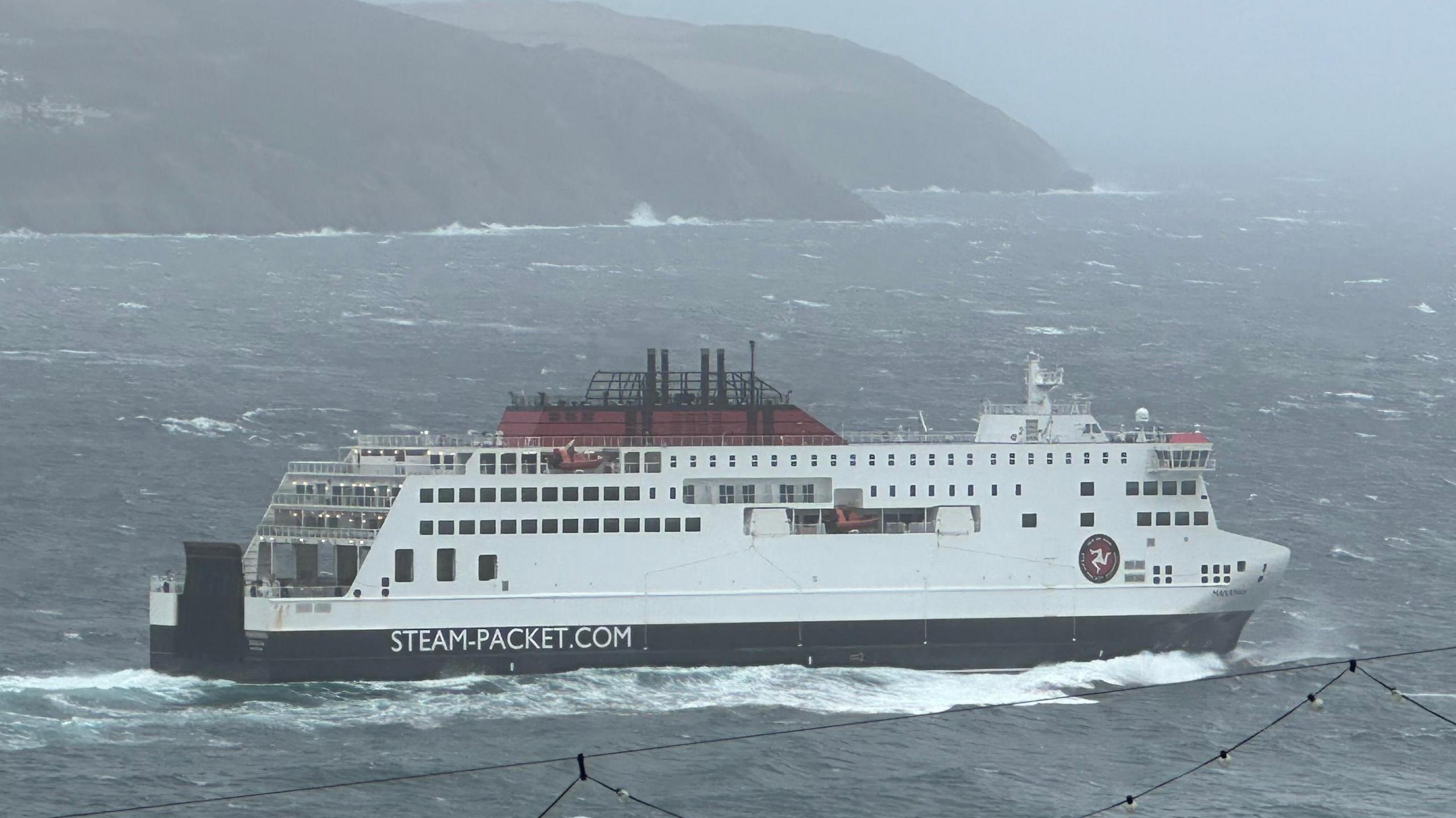 Friday's Isle of Man ferry sailings at risk of disruption - BBC News