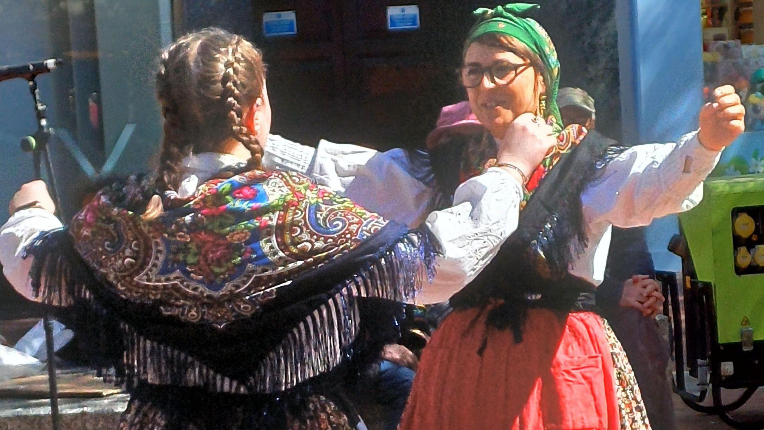 Spanish fair in Reading promotes popular pilgrims' route - BBC News