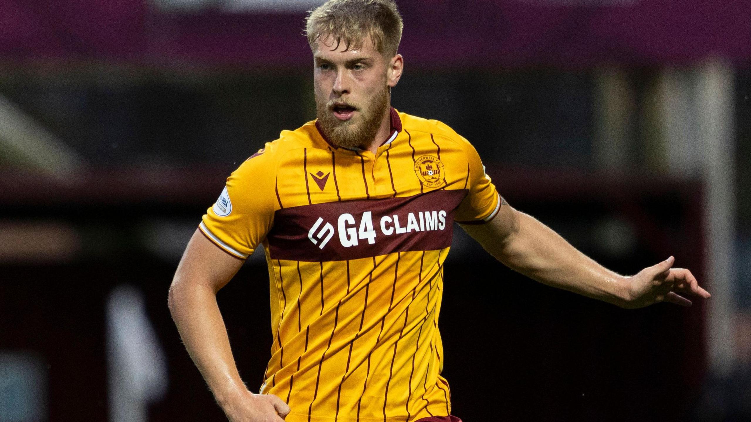 Mothrewell defender Ewan Wilson joins Raith Rovers on loan - BBC Sport