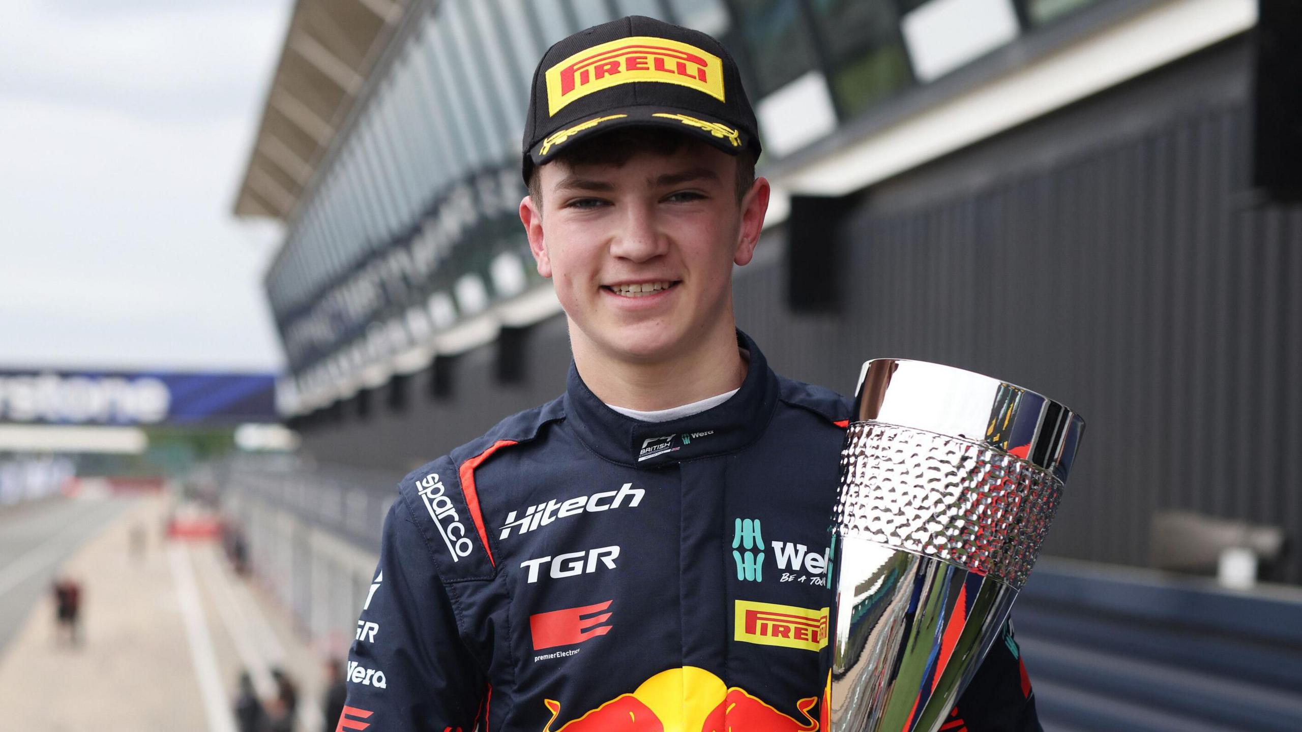 Oulton Park: Fionn McLaughlin reclaims British F4 lead as Chris Smiley ...