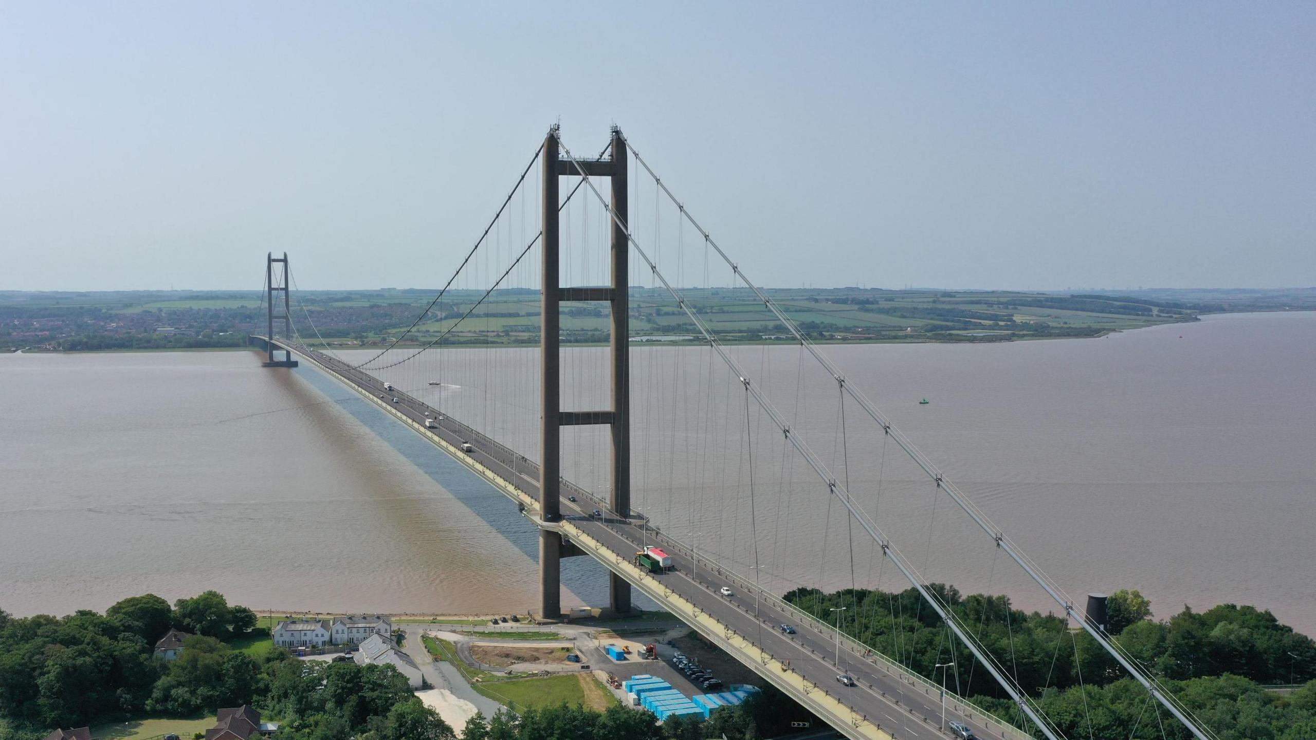 Investigation launched after Humber Bridge base jump - BBC News