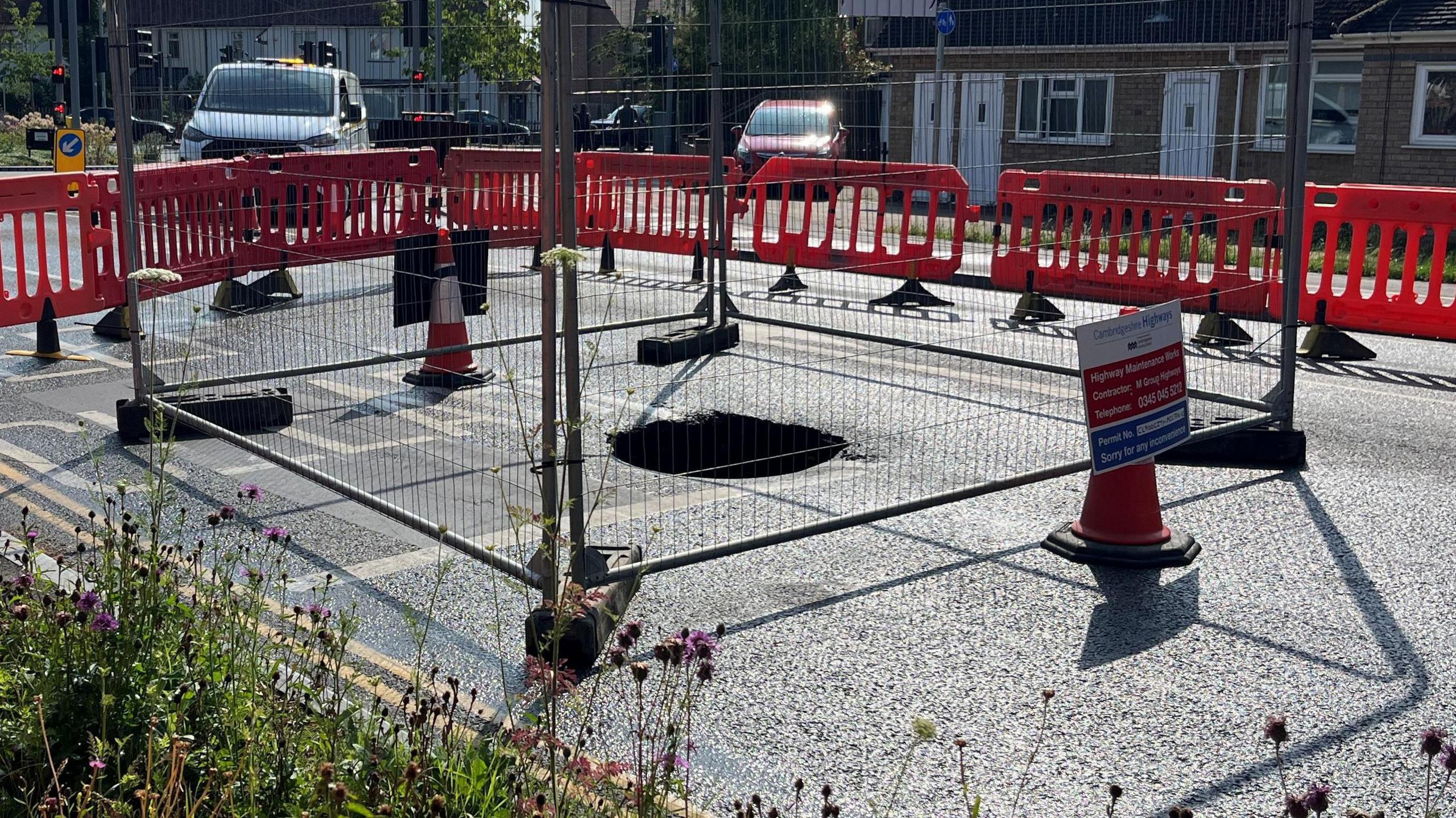 Sinkhole closes busy Cambridge street in both directions - BBC News