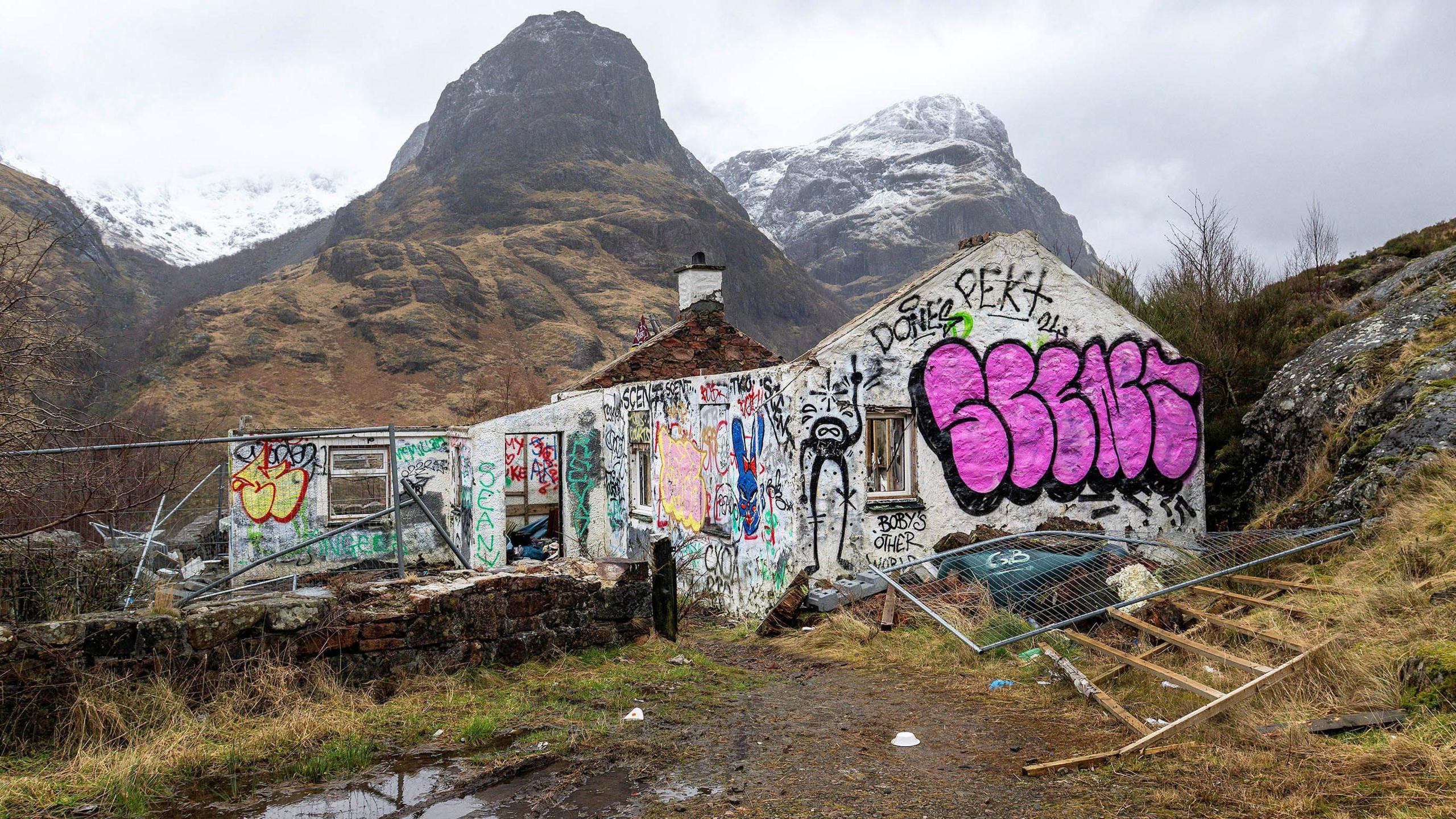 Jimmy Savile's former cottage in the Highlands is demolished - BBC News