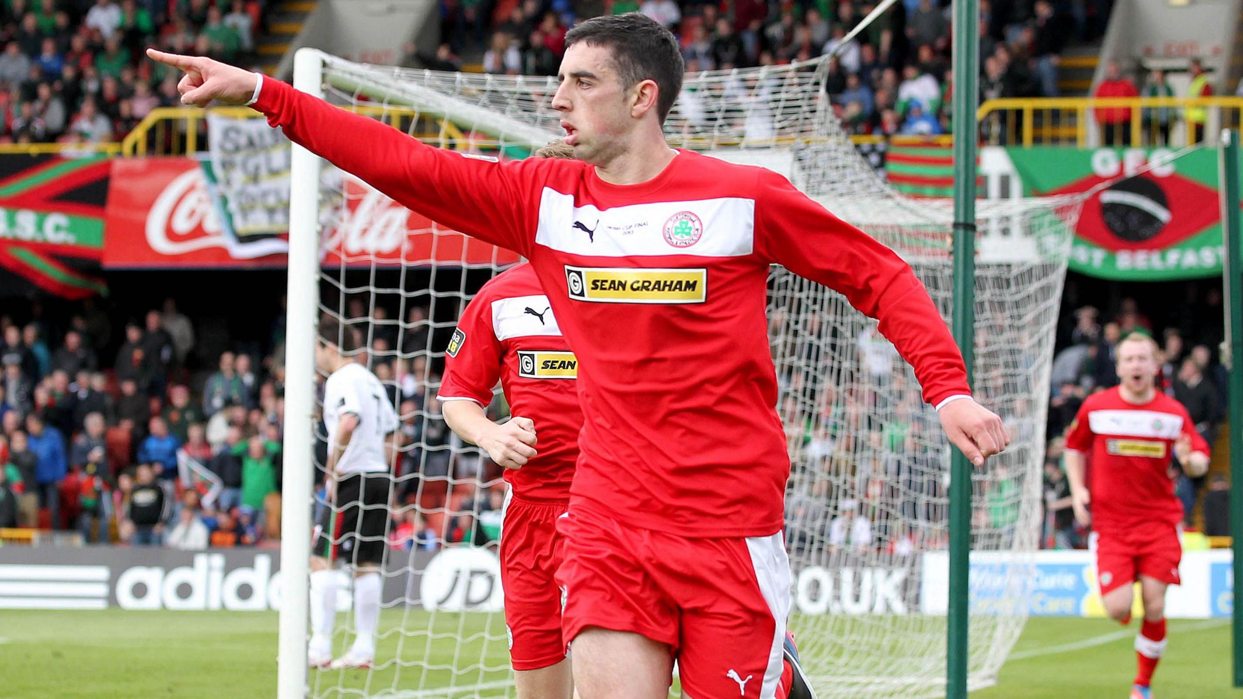 Irish Cup: Curran and Gormley out to end long wait for cup win - BBC Sport