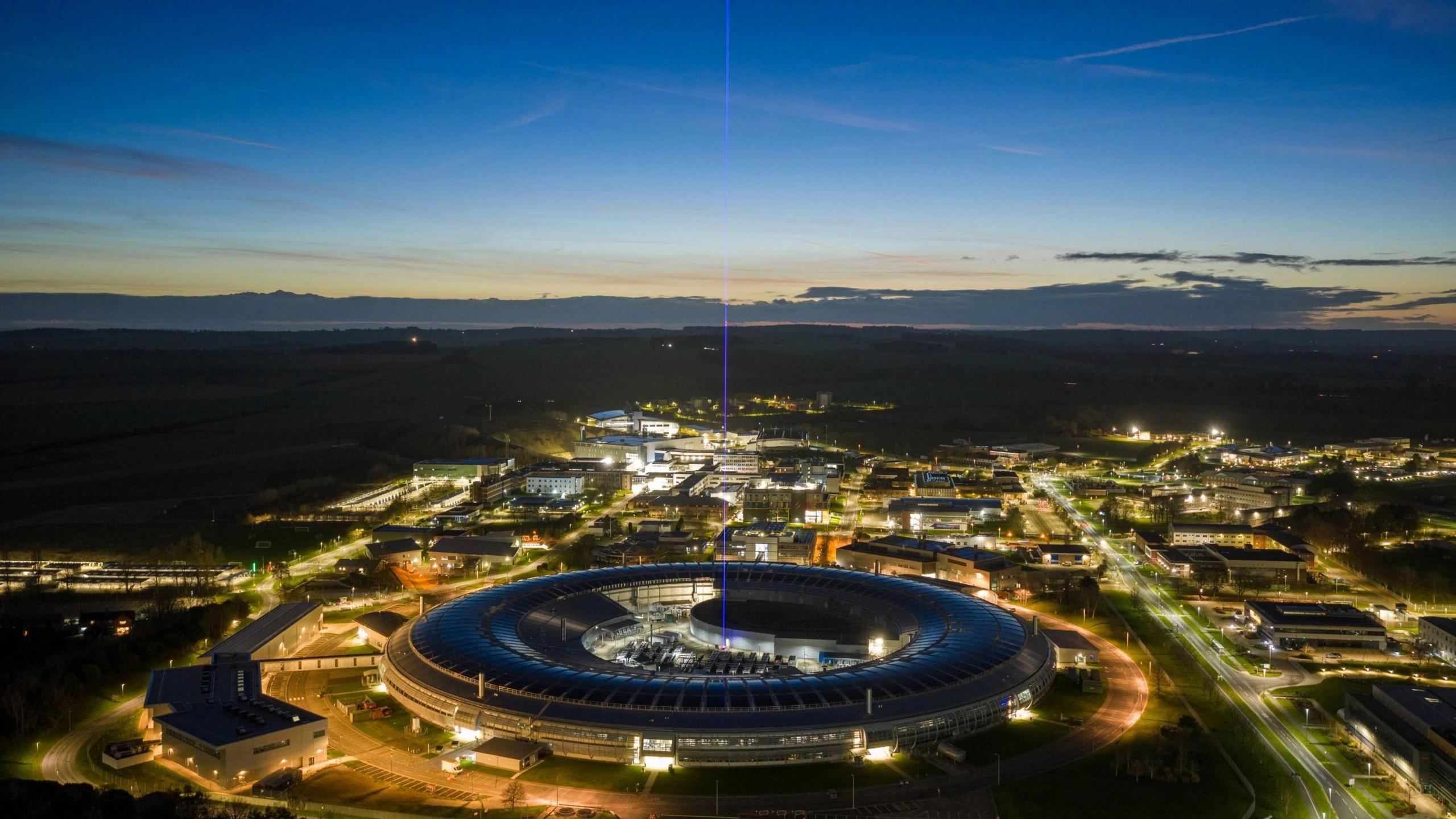 New space satellite lab at Harwell 'puts UK on the map' - BBC News