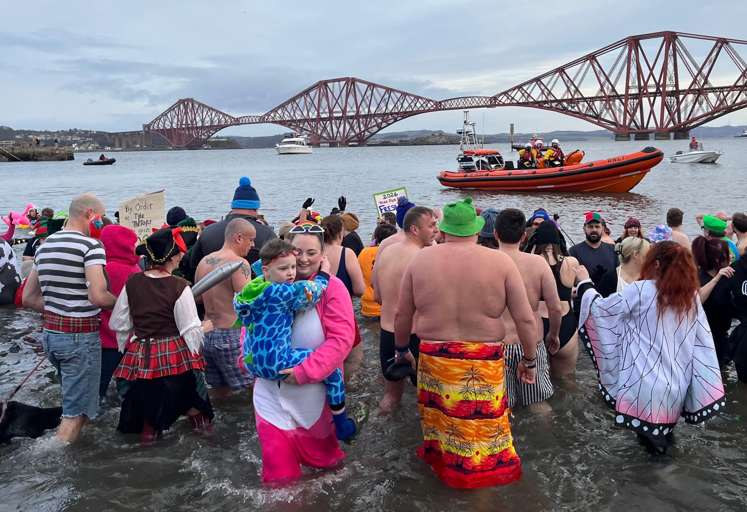 Hundreds brave freezing Firth of Forth in 2026 Loony Dook plunge - BBC News