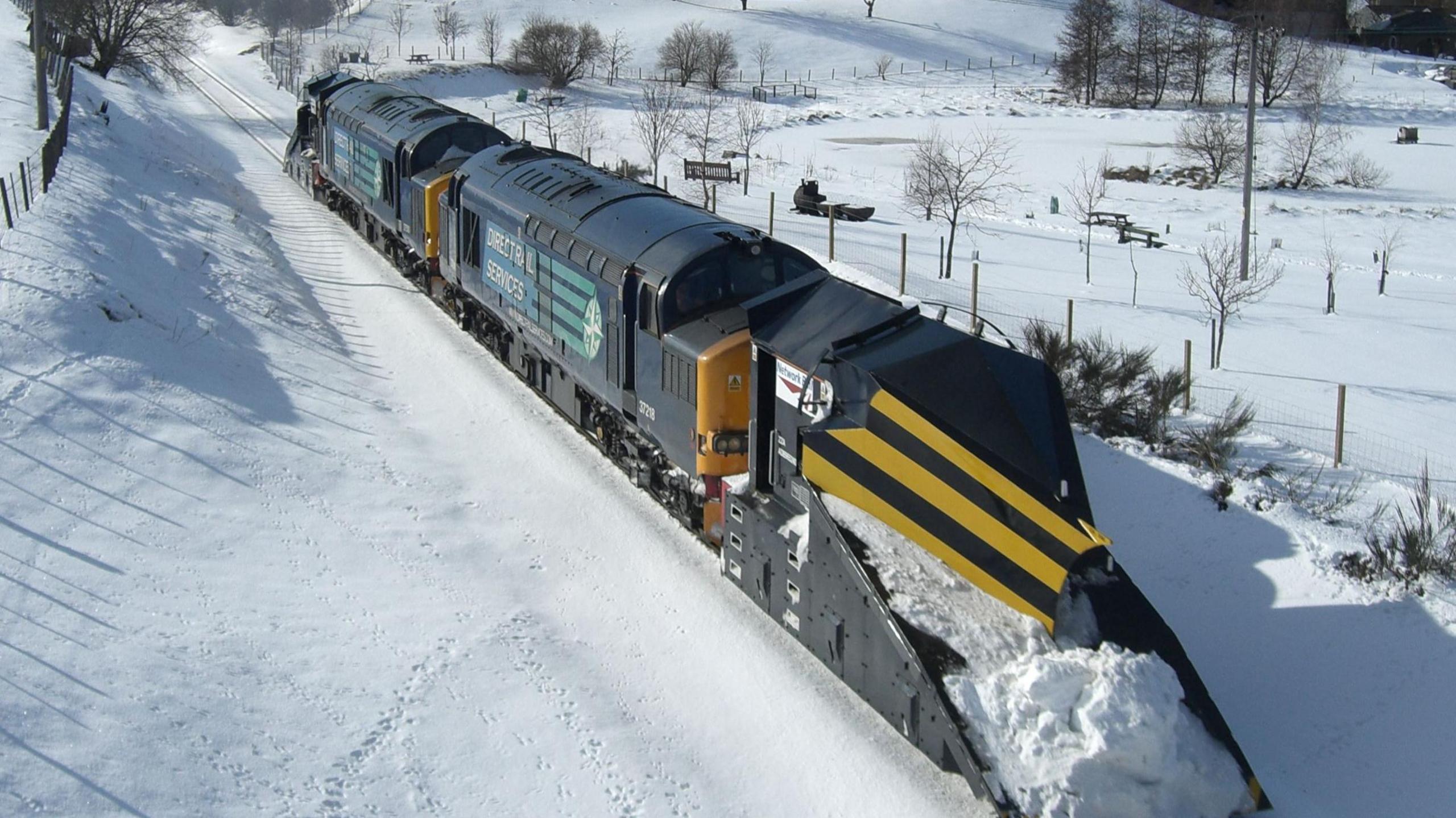 East Midlands Railway lines to shut ahead of Storm Goretti snow - BBC News