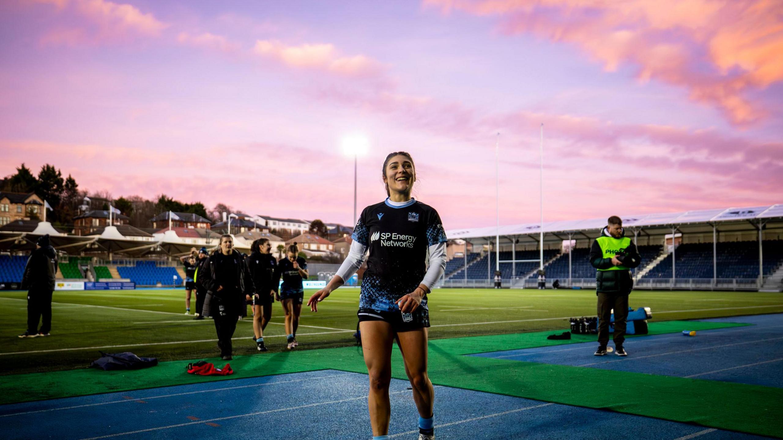 Clarke starts as Glasgow look to get off the mark - BBC Sport