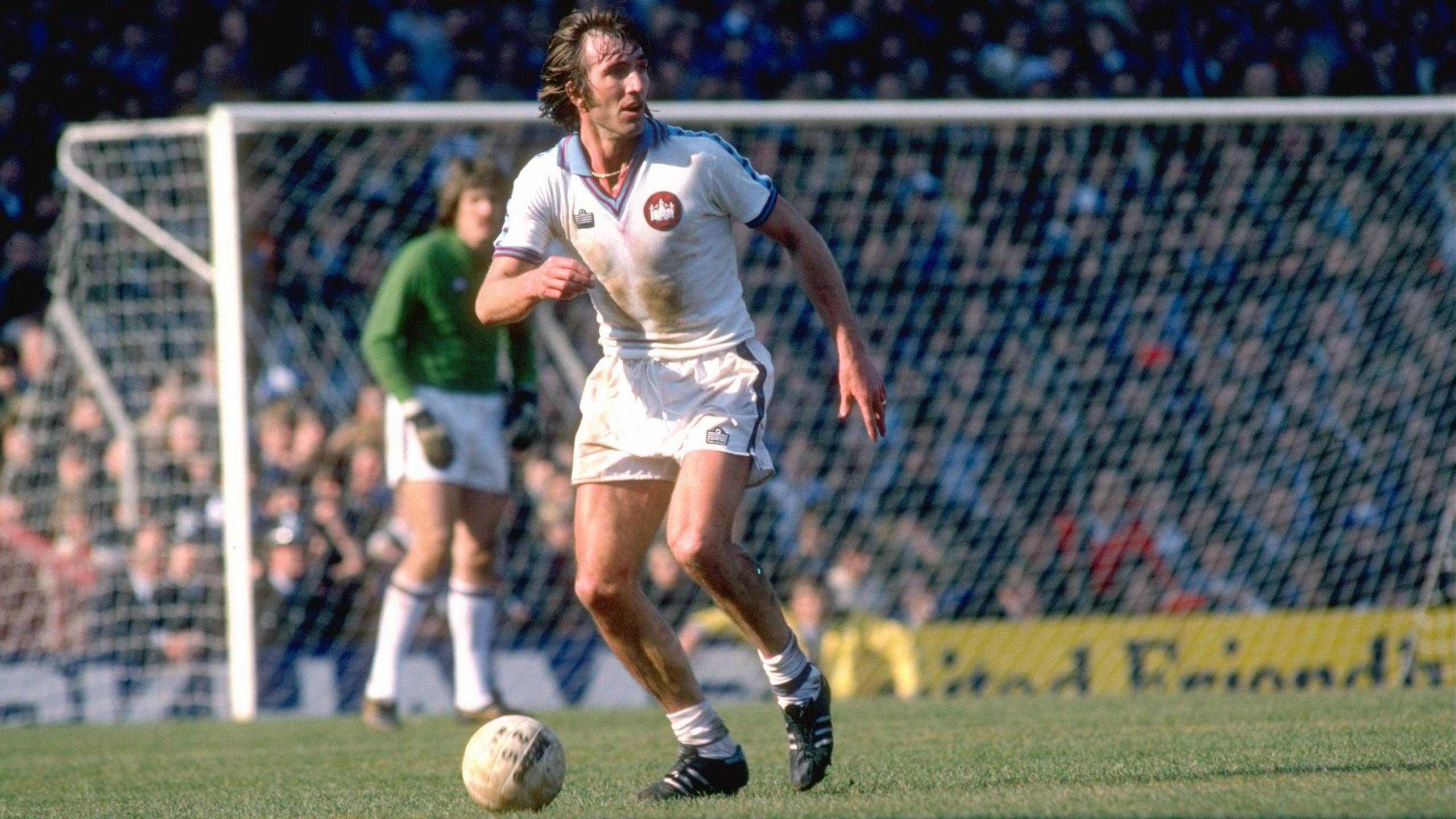 West Ham: Julian Dicks on nearly fighting Billy Bonds - BBC Sport