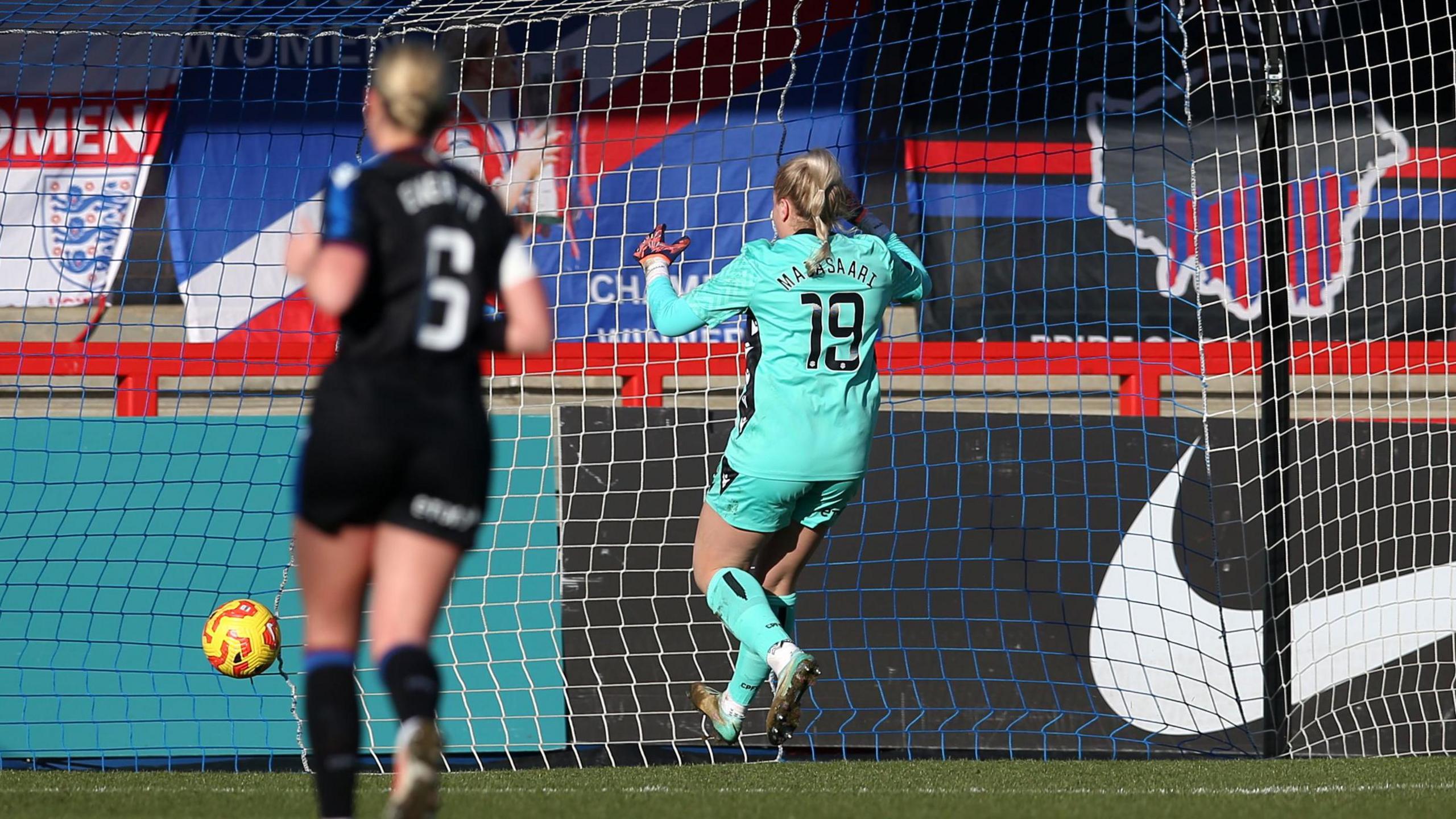 Crystal Palace 1-1 Brighton: Errors cost Eagles in WSL - Analysis - BBC ...