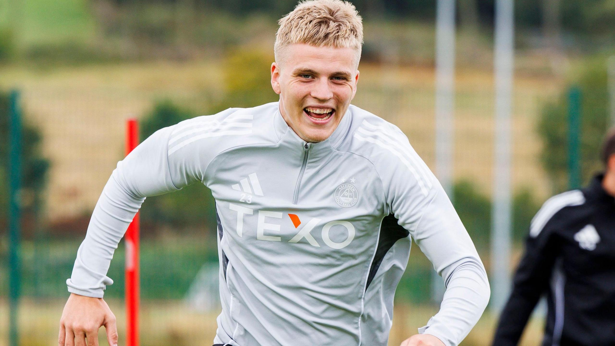 Aberdeen winger Ryan Duncan joins Ross County on loan - BBC Sport