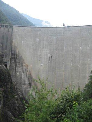 Human water use 'greater than thought' - BBC News
