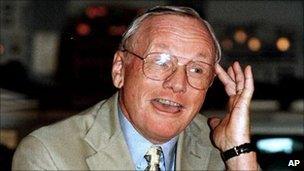 Two men 'steal' Neil Armstrong's customs form - BBC News