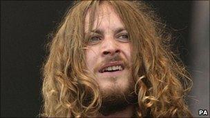 Zutons singer Dave McCabe 'scared of attack' - BBC News